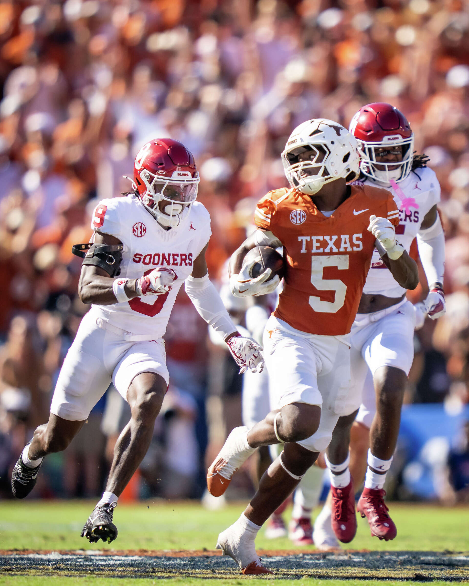 Texas Longhorns rebound with win over No. 6 Oklahoma Sooners