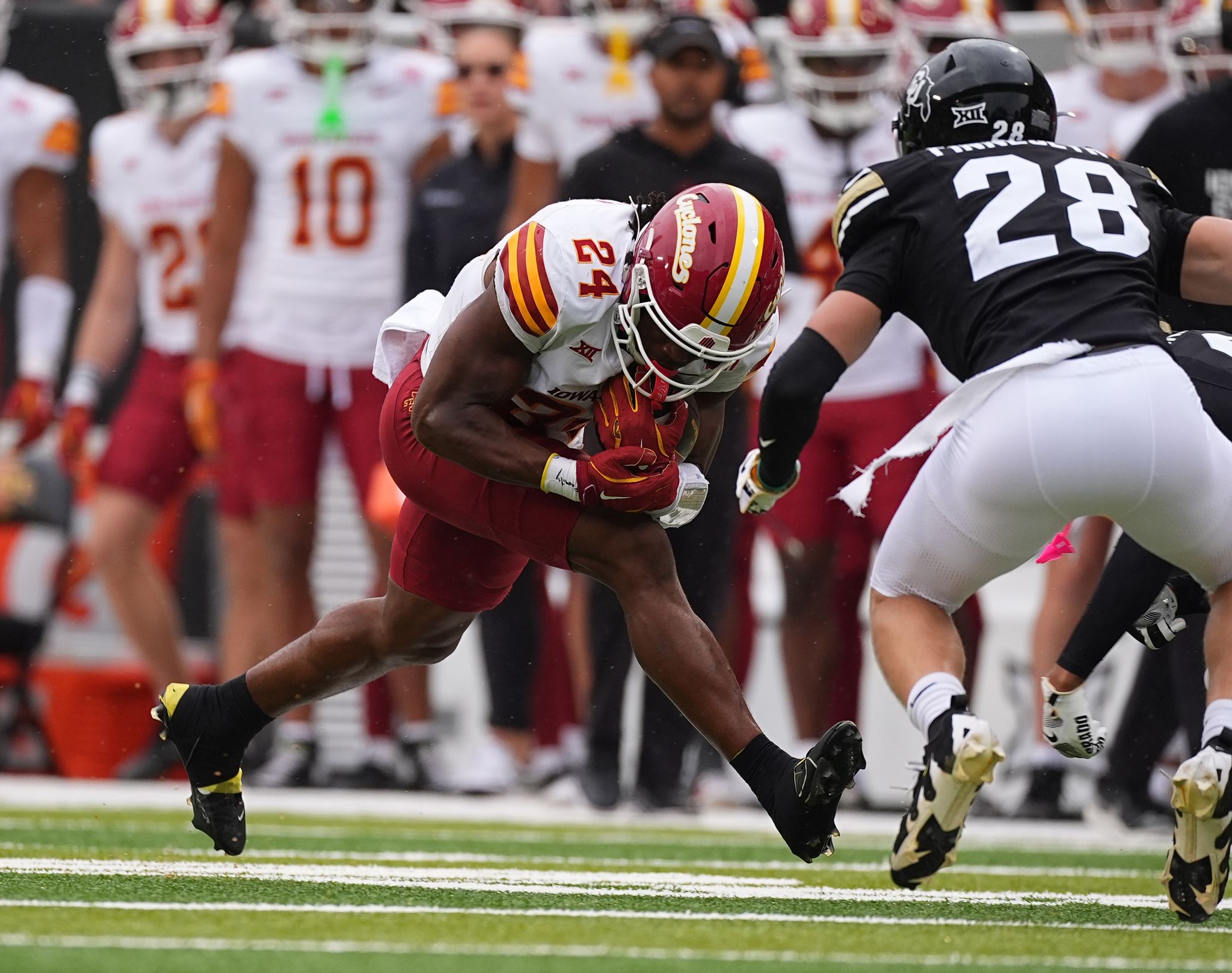 Kaidon Salter throws 2 TD passes, Colorado's defense shines in 24-17 ...