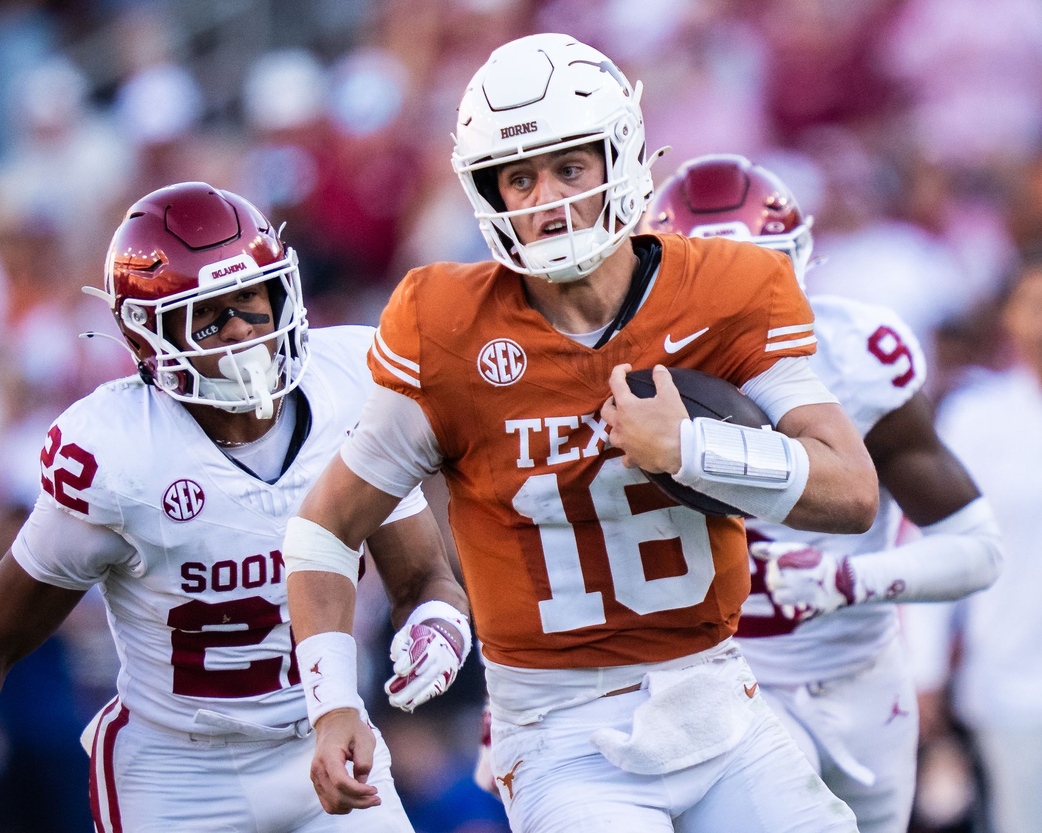 Texas QB Arch Manning shows 'gumption' in Red River Rivalry