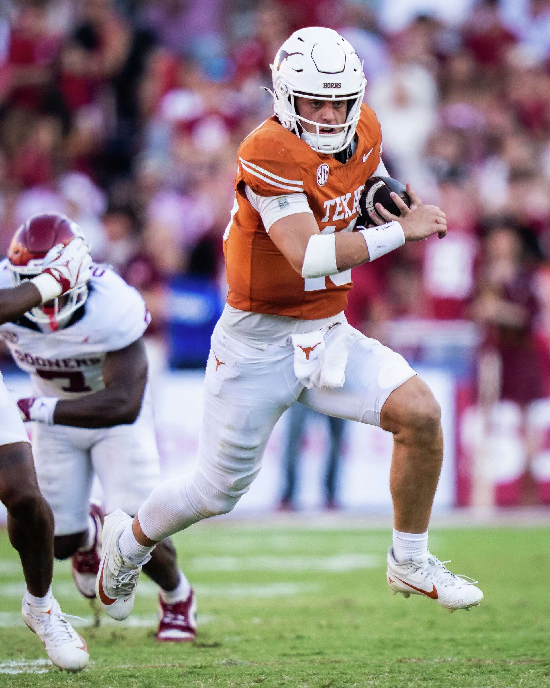 Texas QB Arch Manning shows 'gumption' in Red River Rivalry