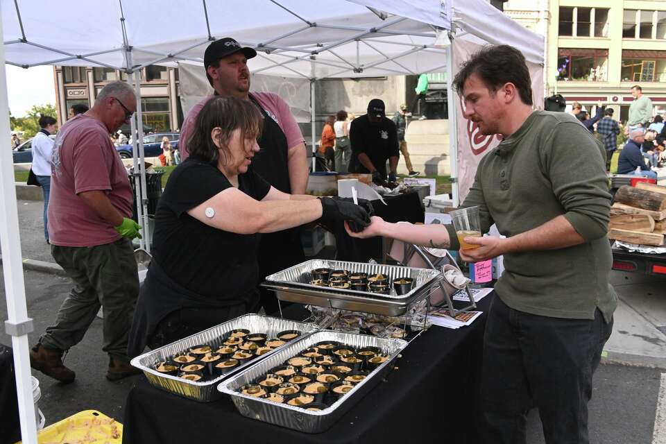 Chowderfest in downtown Troy draws crowds