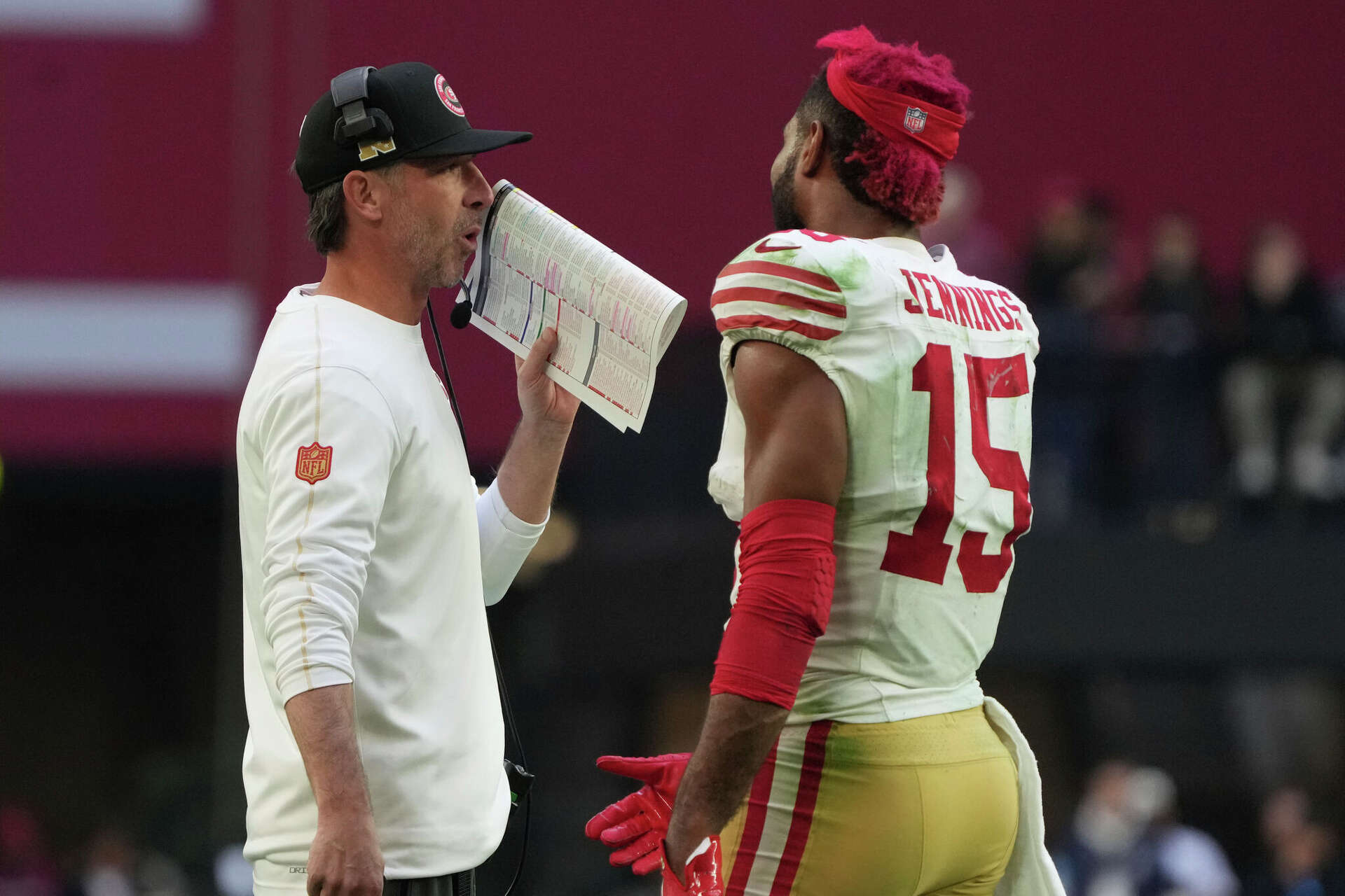 49ers' Shanahan, Jennings reportedly separated in sideline incident