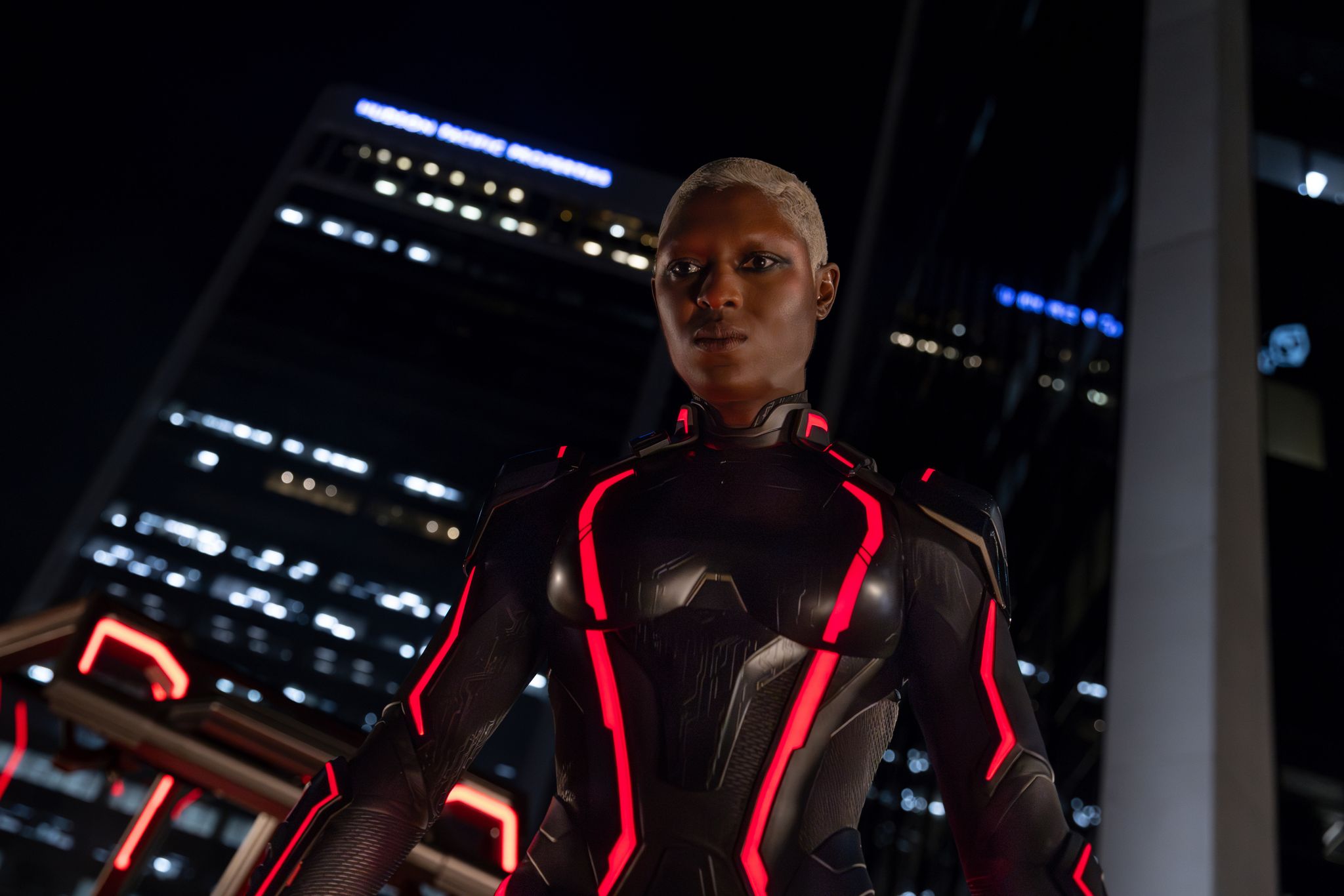 "Tron: Ares" encabeza las taquillas, pero decepciona con estreno de 33 ...