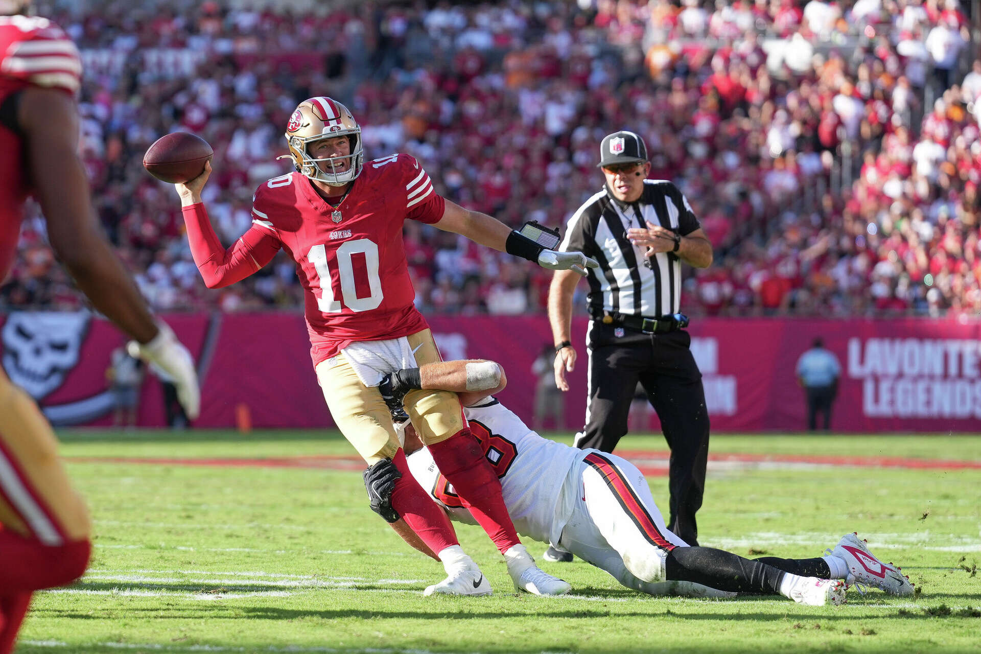 49ers fall 30-19 to Bucs with Fred Warner hurt, Mac Jones ineffective