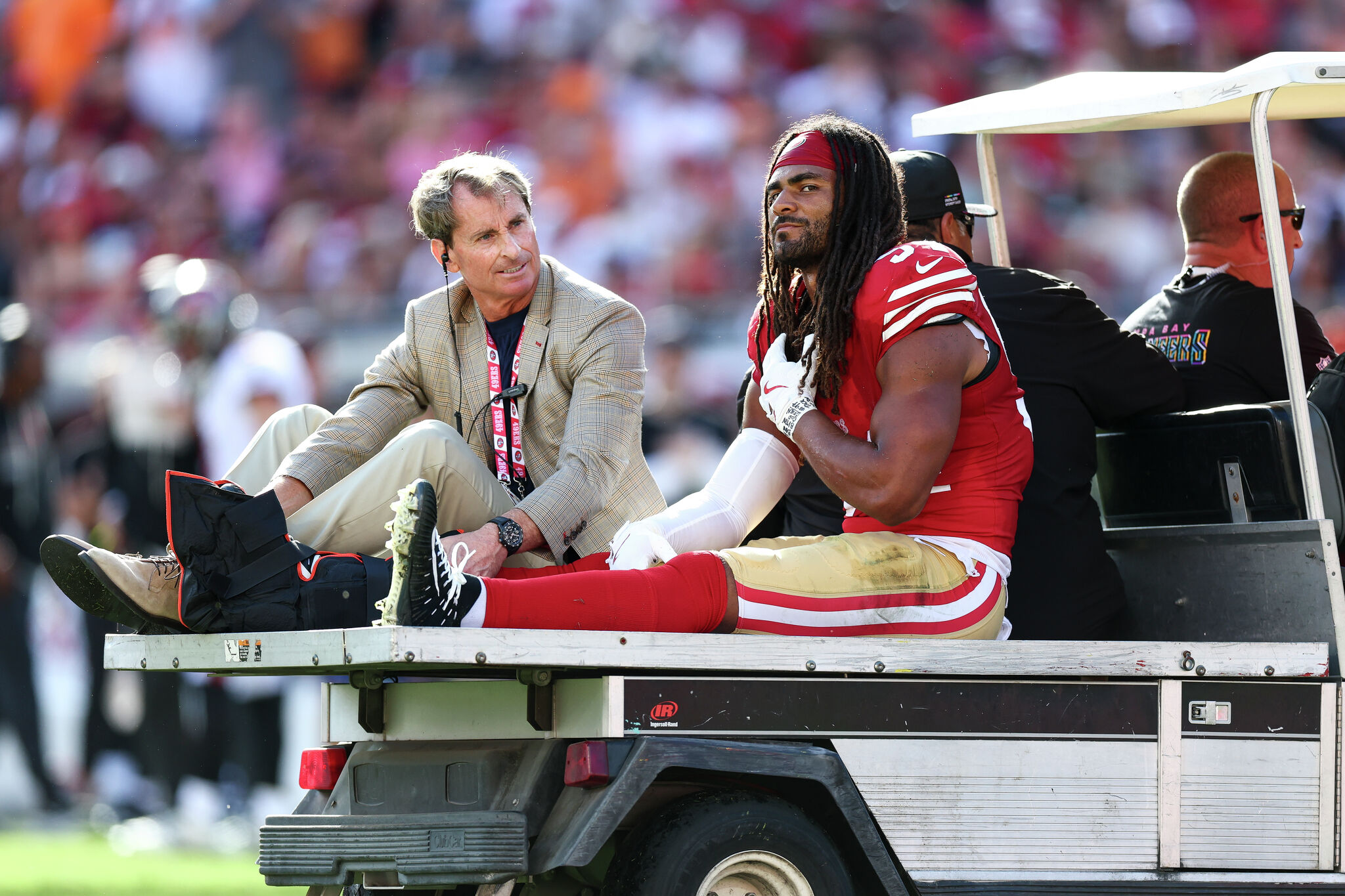 49ers star Fred Warner has rare locker room moment after major injury