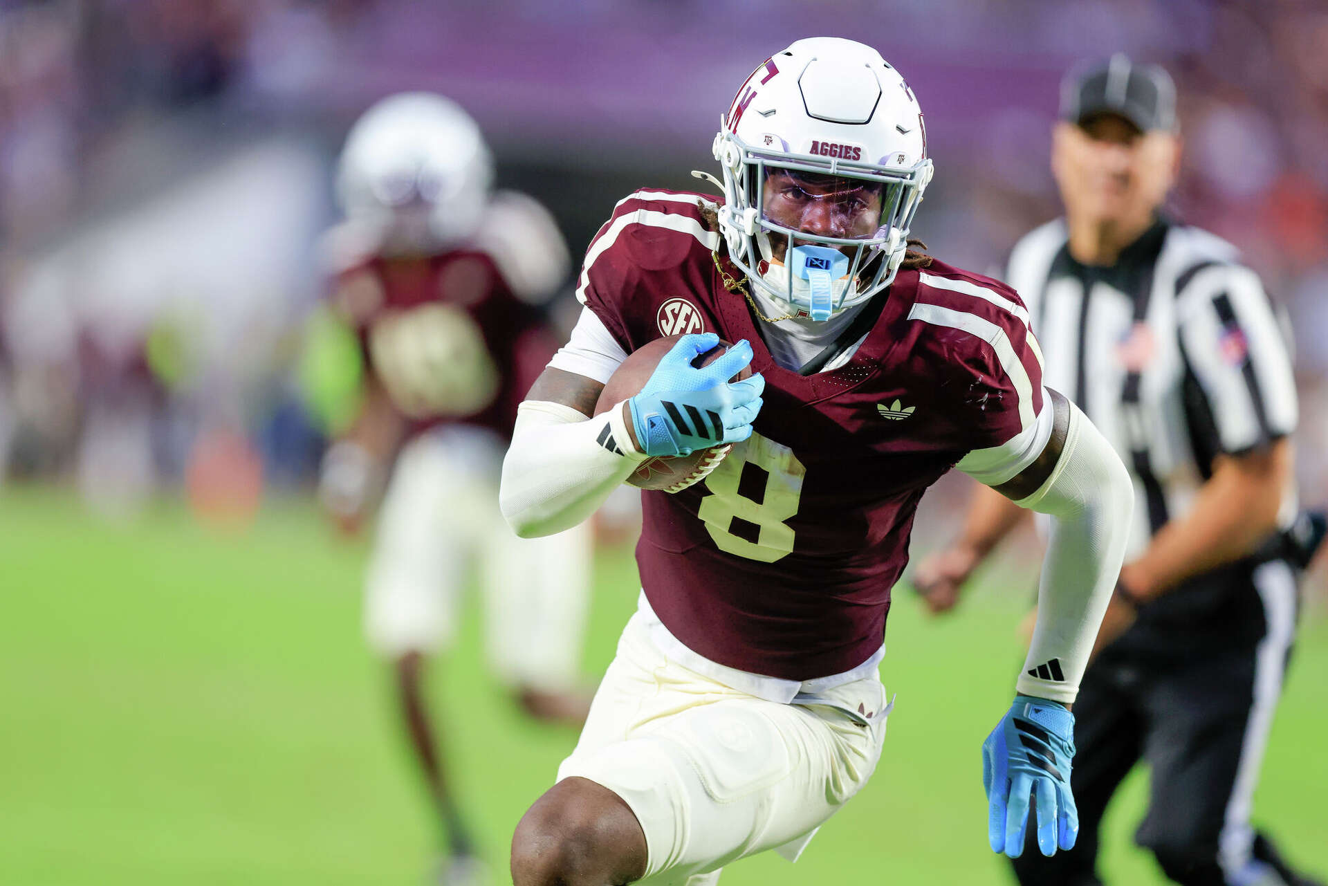 Texas A&M football RB Le'Veon Moss nursing injury after Florida win