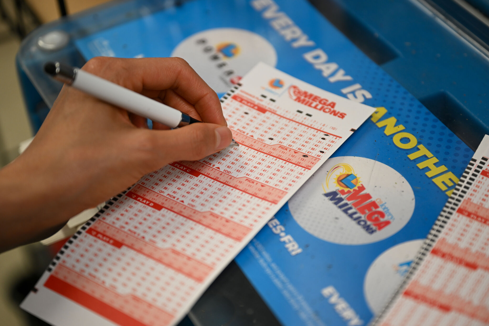 Mega Millions grand prize surpasses $600 million for 11th time