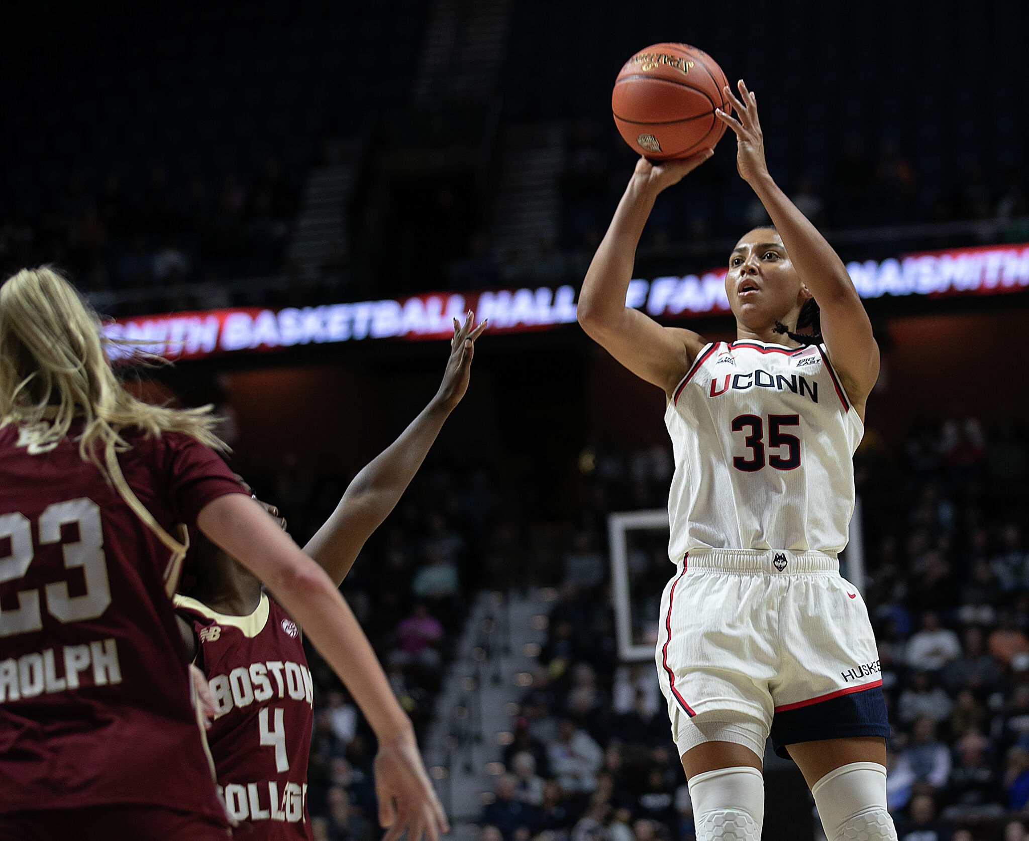 UConn women's basketball runs to exhibition win over BC