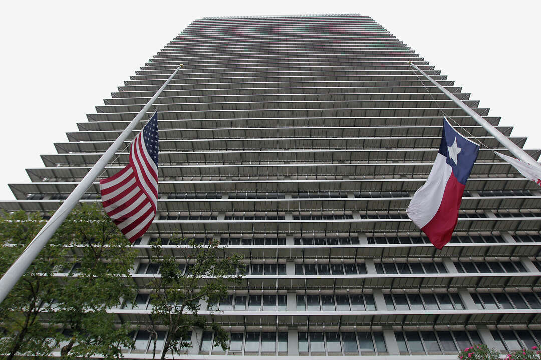 Houston's historic Humble-Exxon tower 800 Bell avoids foreclosure