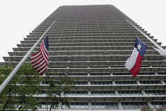 Houston's historic Humble-Exxon tower 800 Bell avoids foreclosure