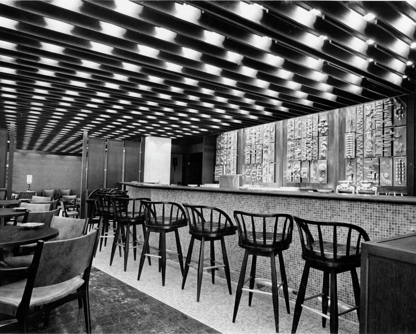 Houston's historic Humble-Exxon tower 800 Bell avoids foreclosure