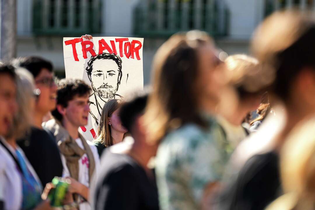 ‘Do not sign’: UT students ask university to reject Trump proposal