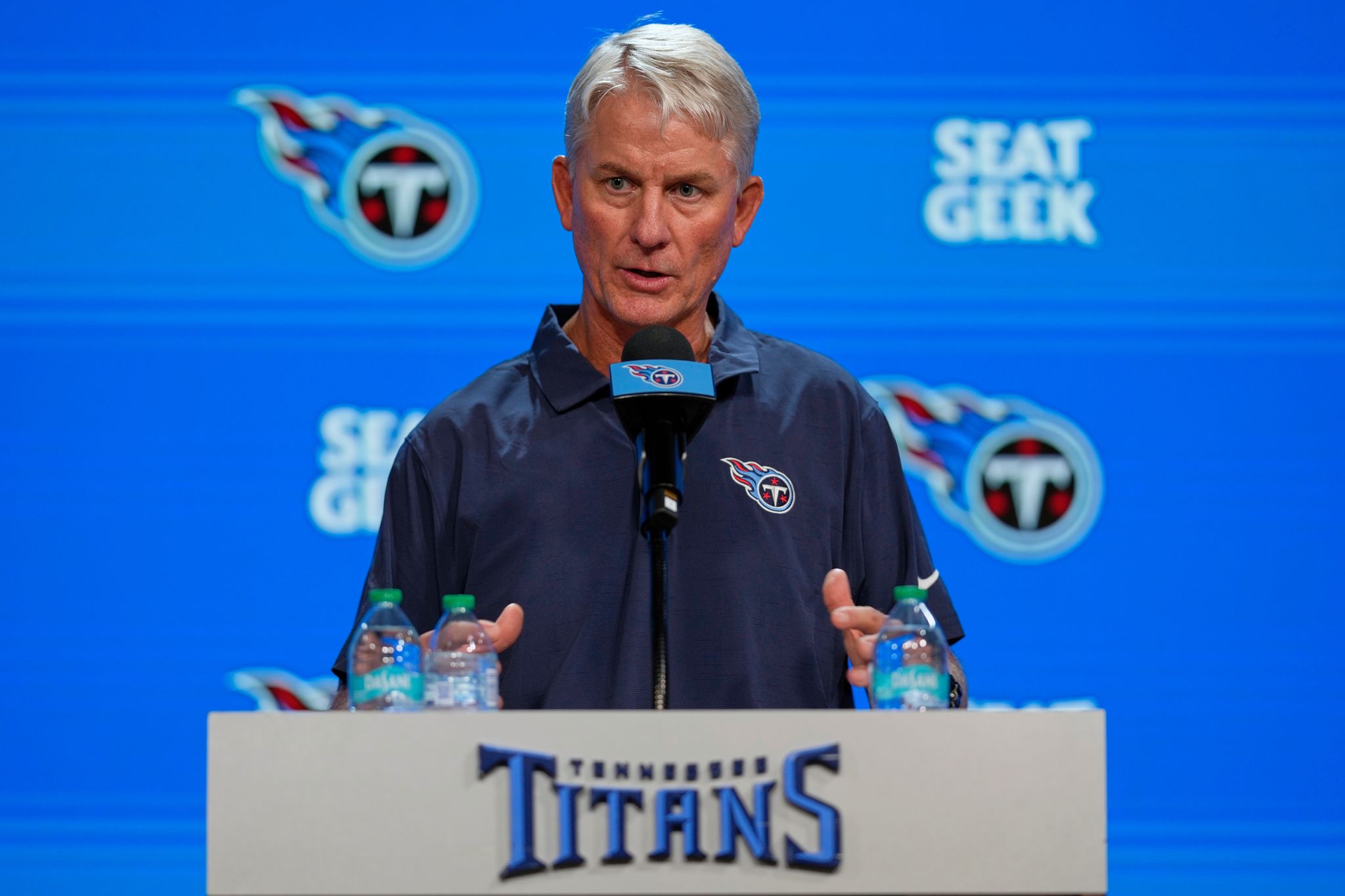 Mike McCoy leaning on years of NFL experience as the Titans' interim coach