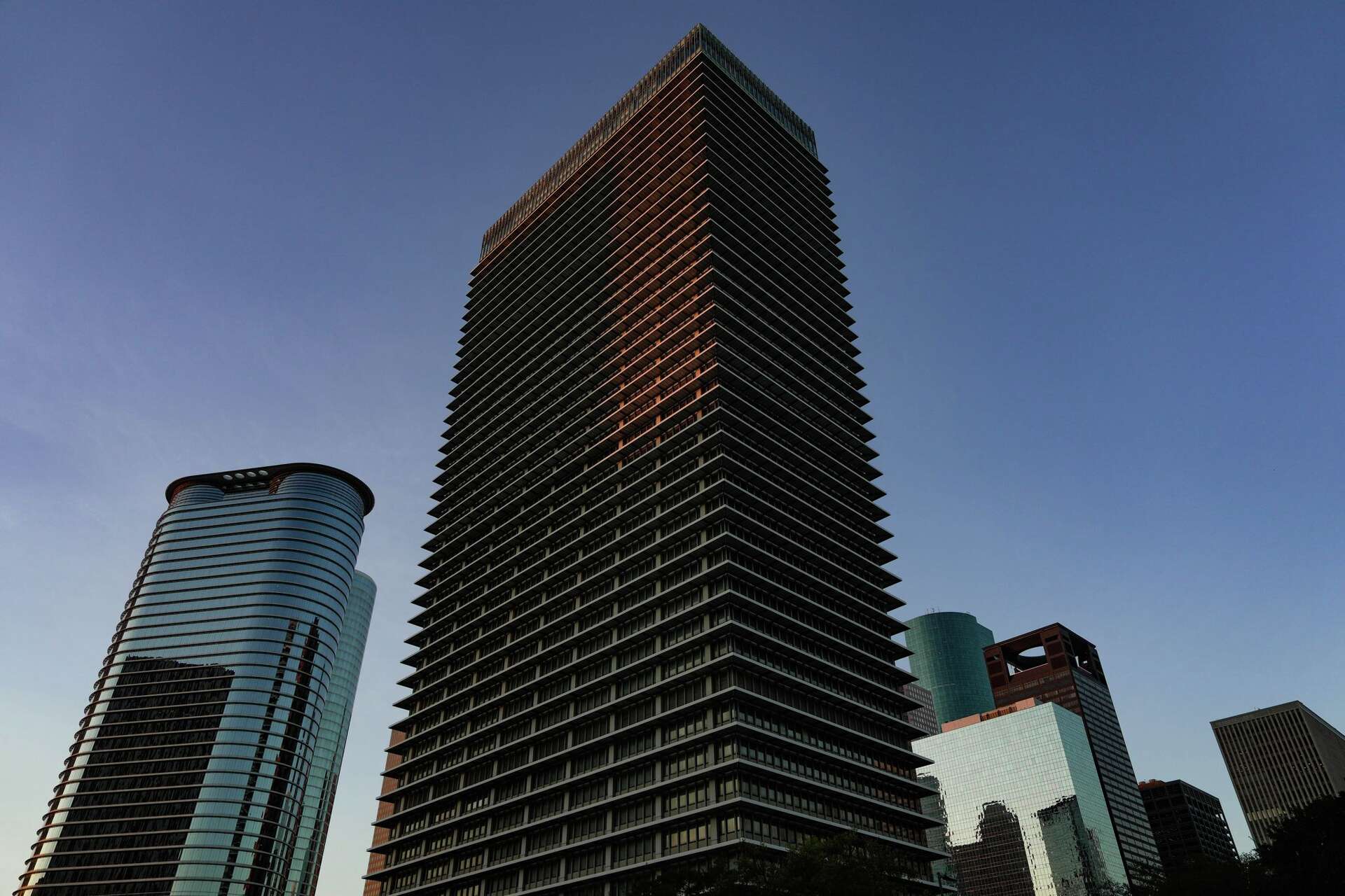 Houston Exxon tower owner faces foreclosure, bankruptcy