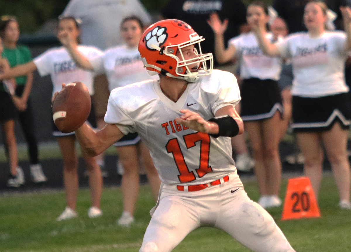 'Football player that golfs,' Ty Bowman good at both for Tigers, Cats