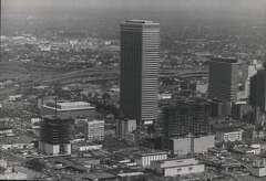 Houston's historic Humble-Exxon tower 800 Bell avoids foreclosure