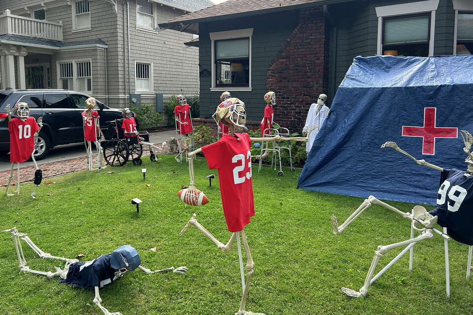 Alameda man turns 49ers misery into Halloween hilarity