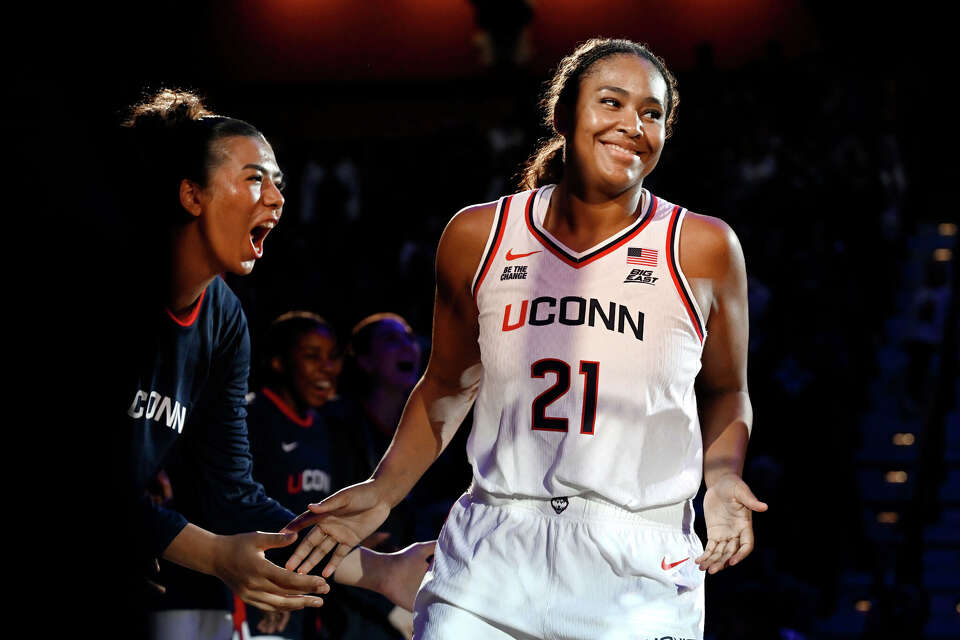 Geno Auriemma says Sarah Strong looks ‘even better’ for UConn