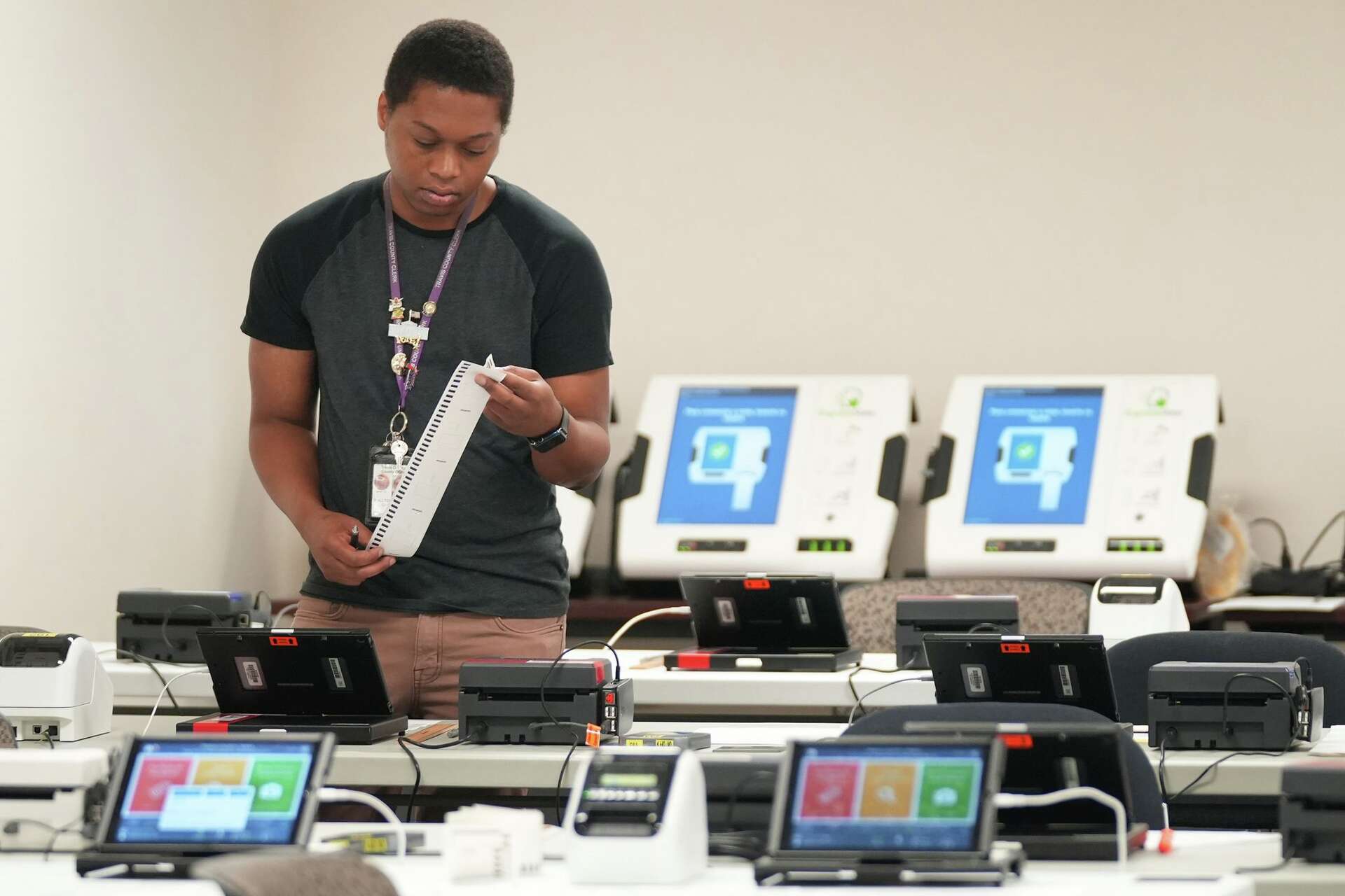 Travis County election prep continues as Texas voter system falters