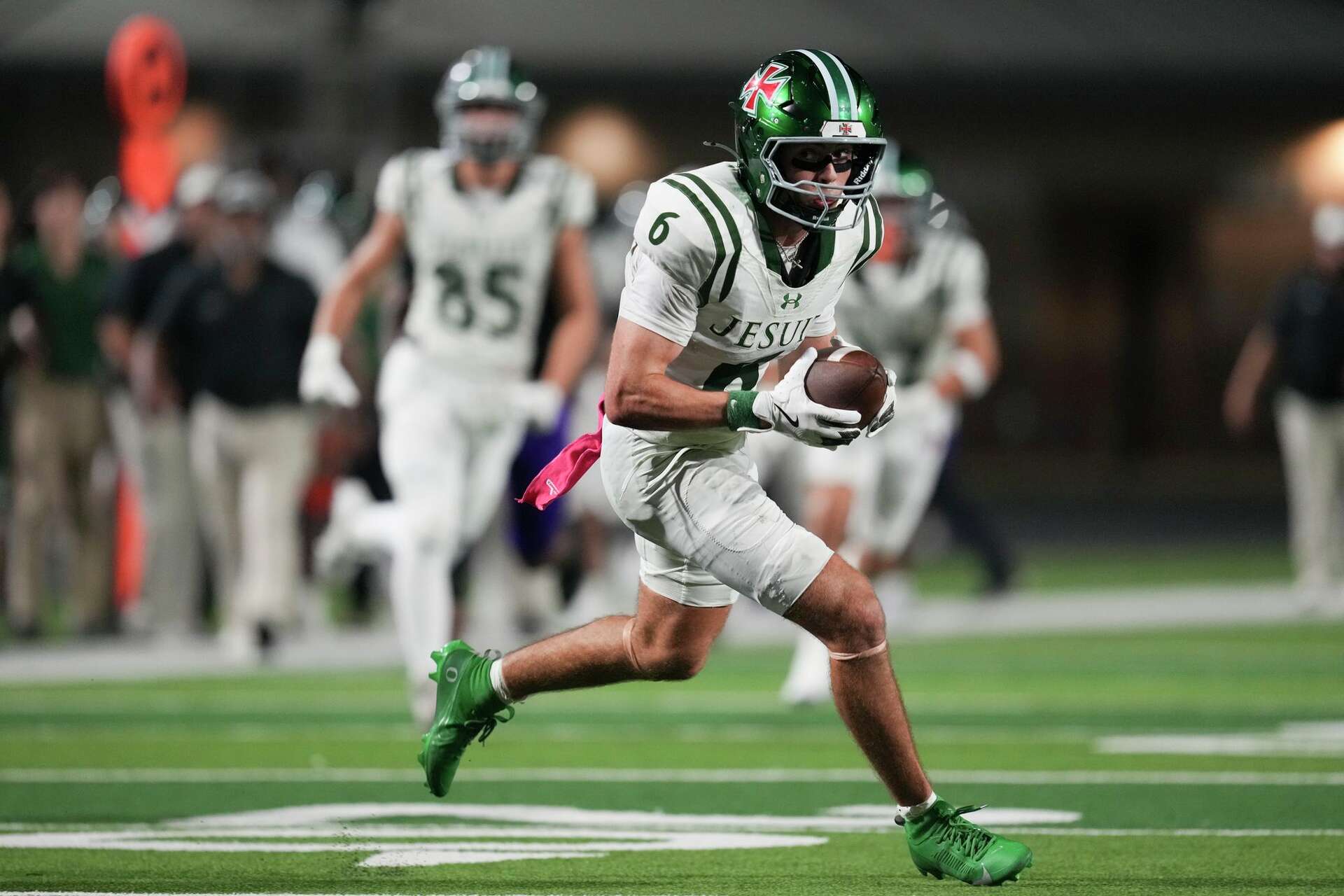 Strake Jesuit running back Johnny Hebert runs for 385 yards