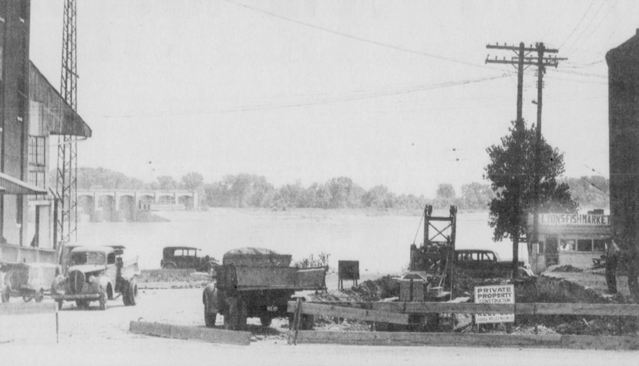 Alton loading dock blocked riverfront fish market in 1946