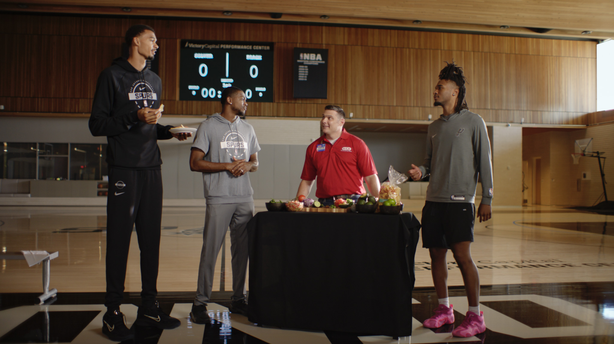 Victor Wembanyama, De'Aaron Fox star in new H-E-B commercial