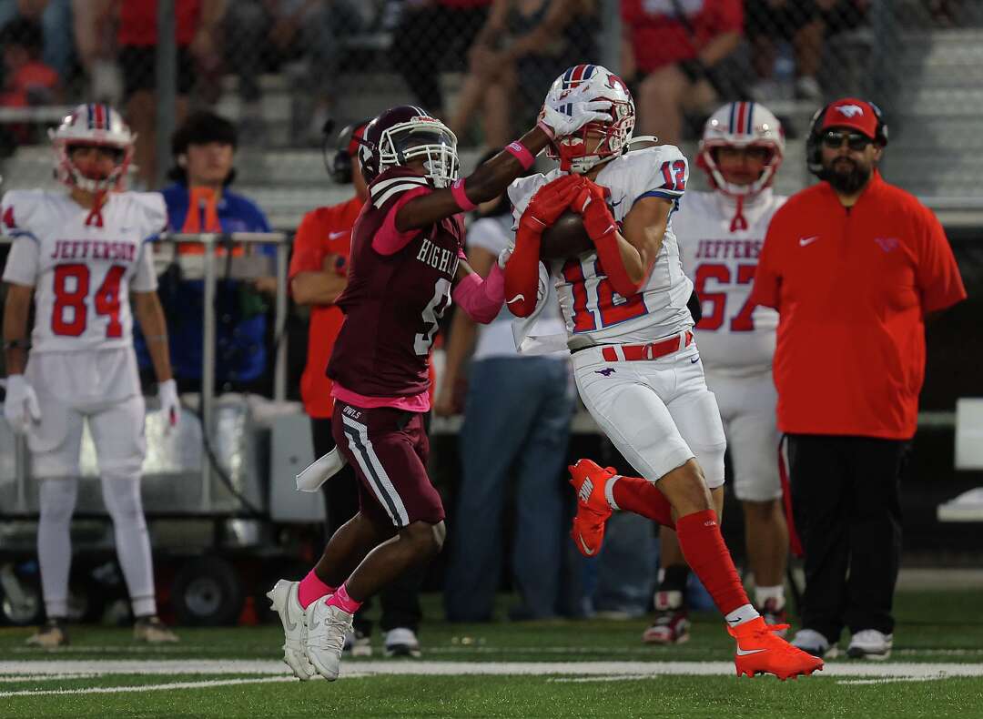 Jefferson football rights ship with blowout win over Highlands