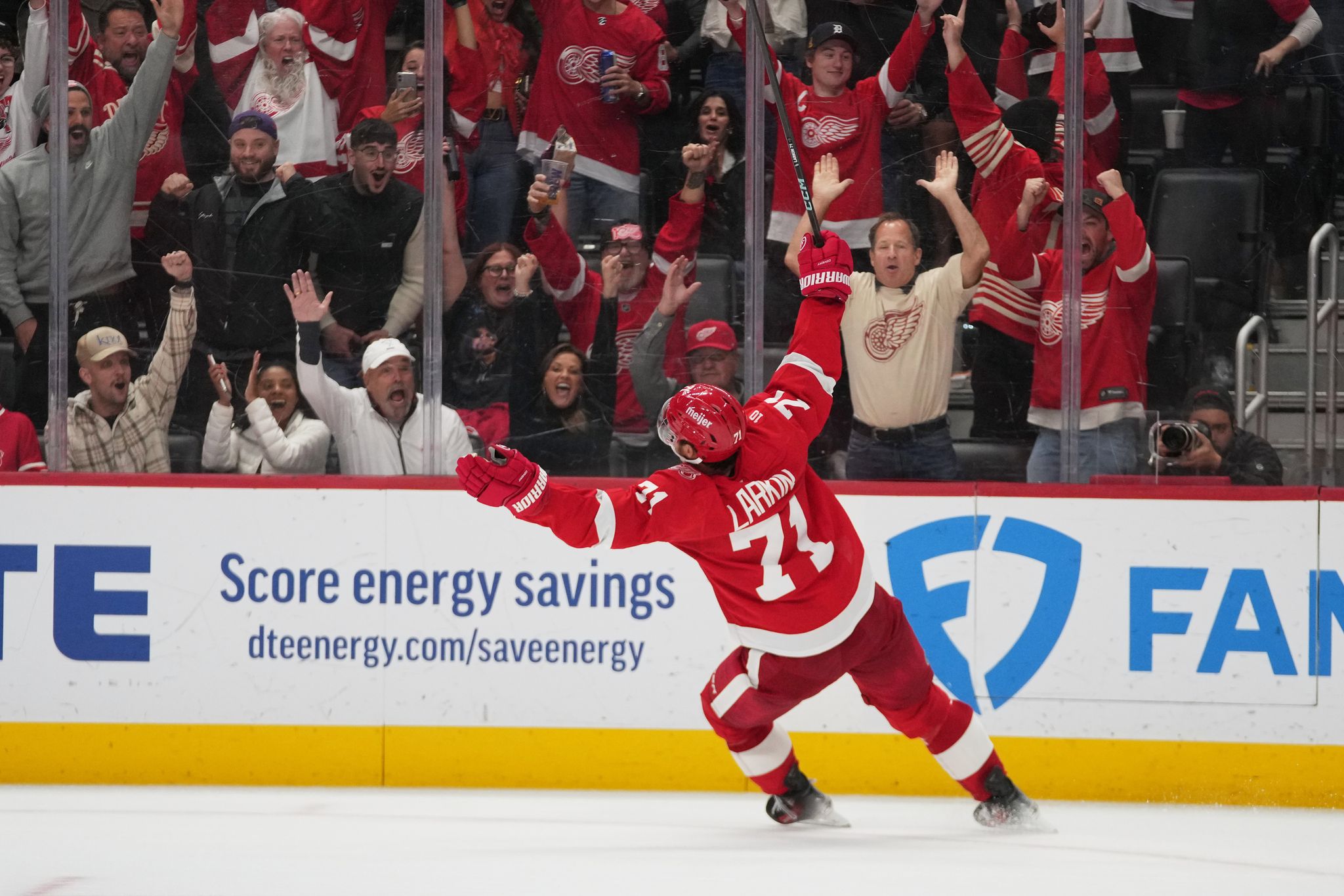 Larkin and Finne each score twice, lift surging Red Wings to a 4-2 win ...