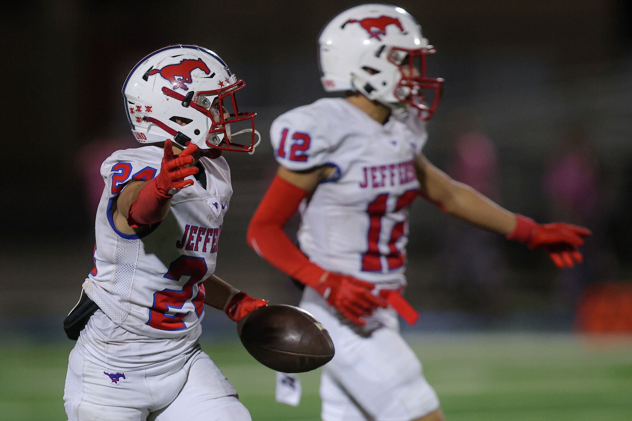 Jefferson football rights ship with blowout win over Highlands