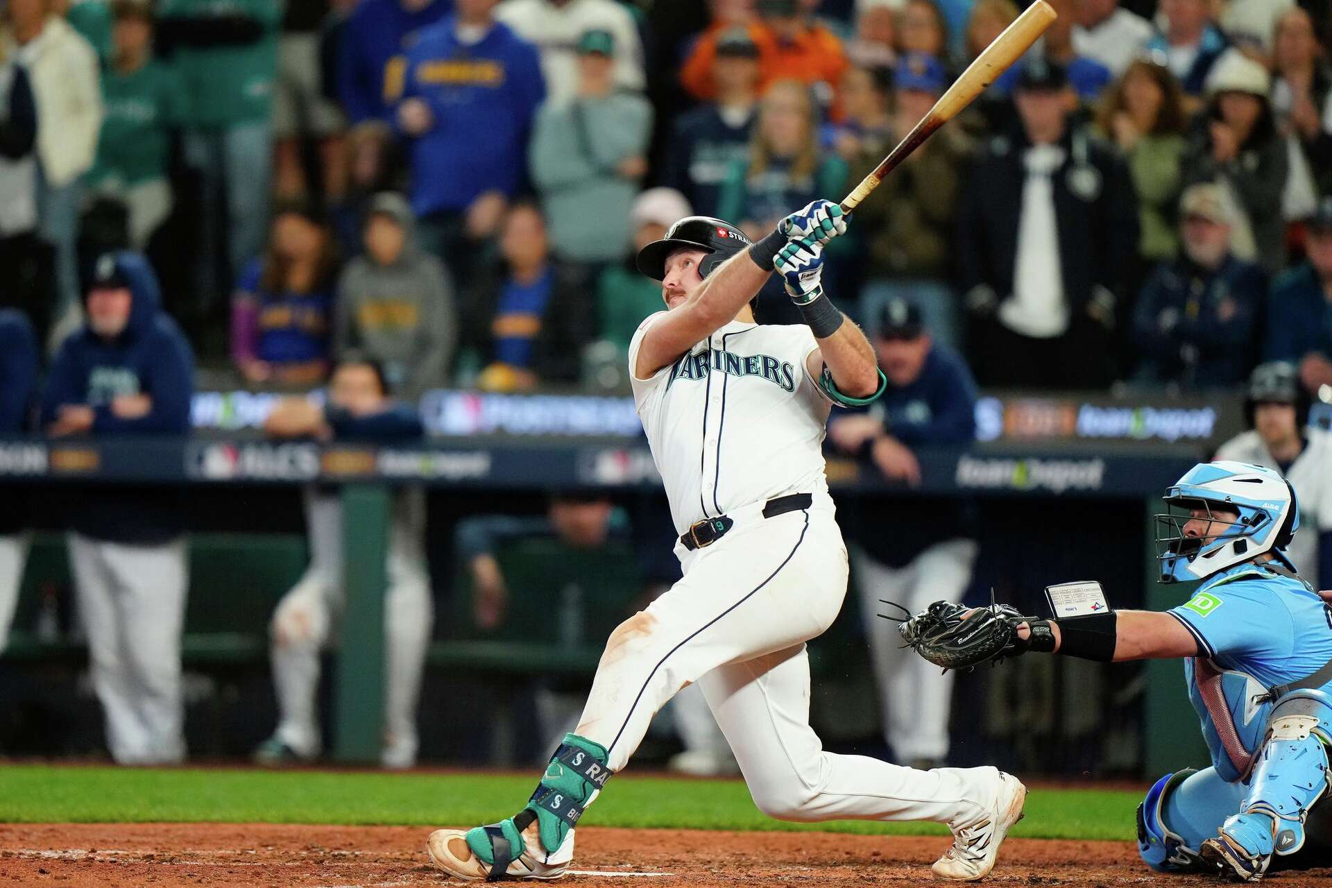 Raleigh's 64th homer of the year sparks Mariners' 8th-inning rally ...