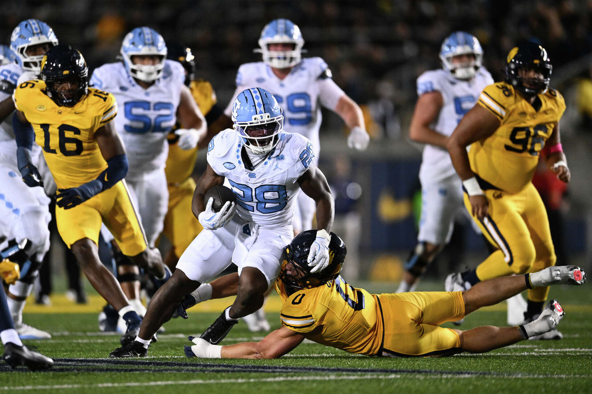 Cal football team uses key fumble recovery to top North Carolina