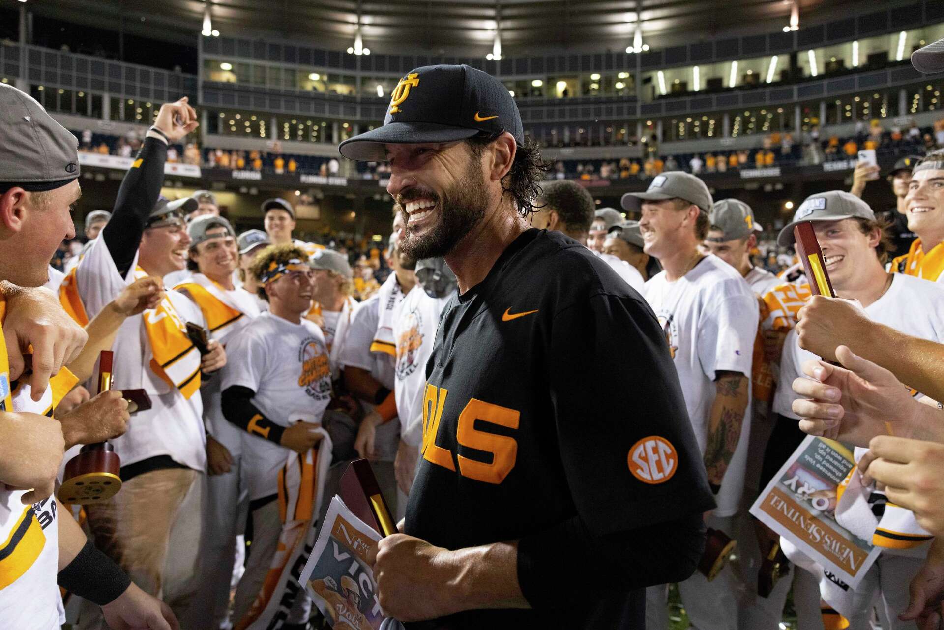 Giants hiring Tennessee’s Tony Vitello as manager, his first pro job