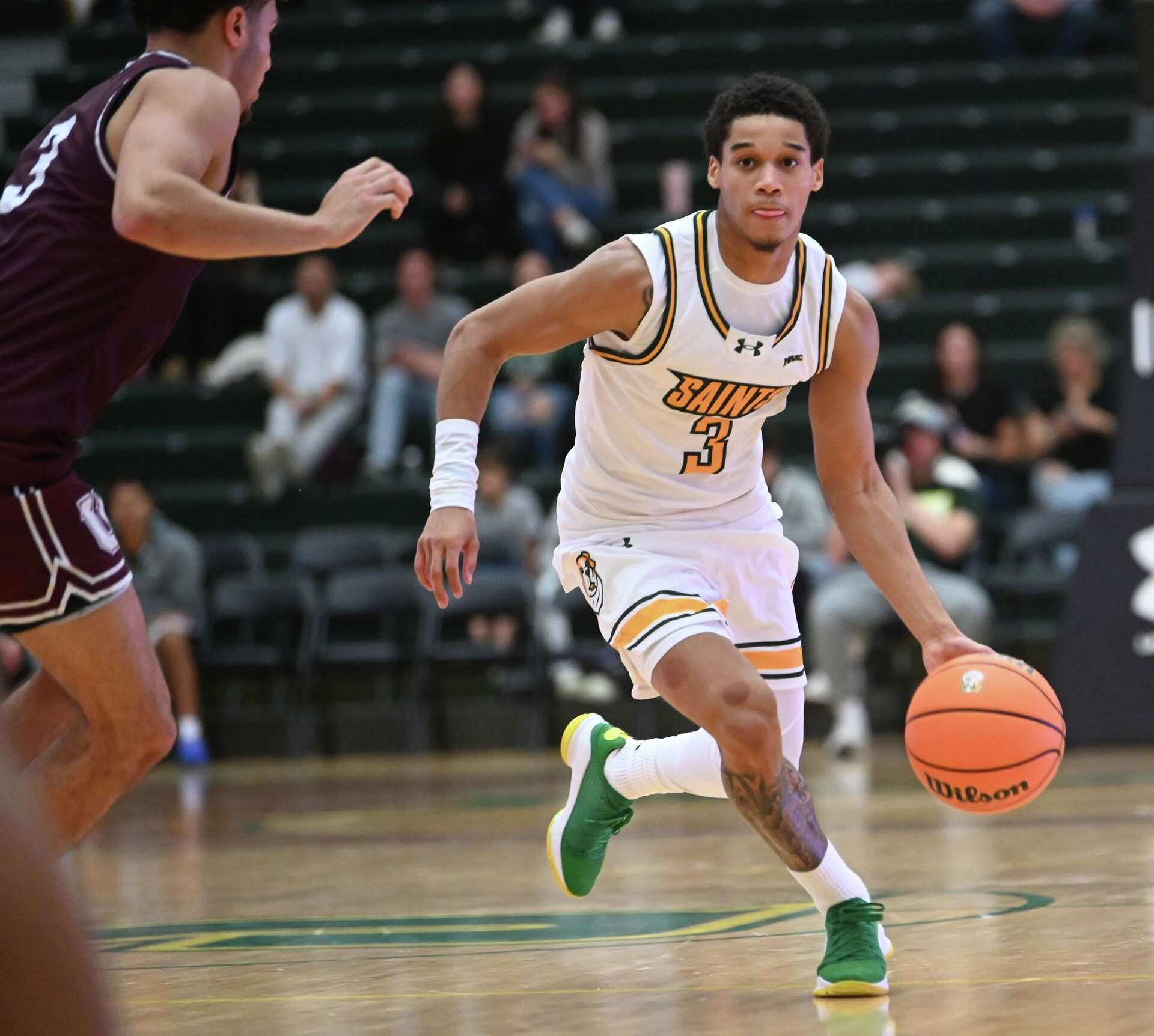 Siena men's basketball pulls out road win at Holy Cross