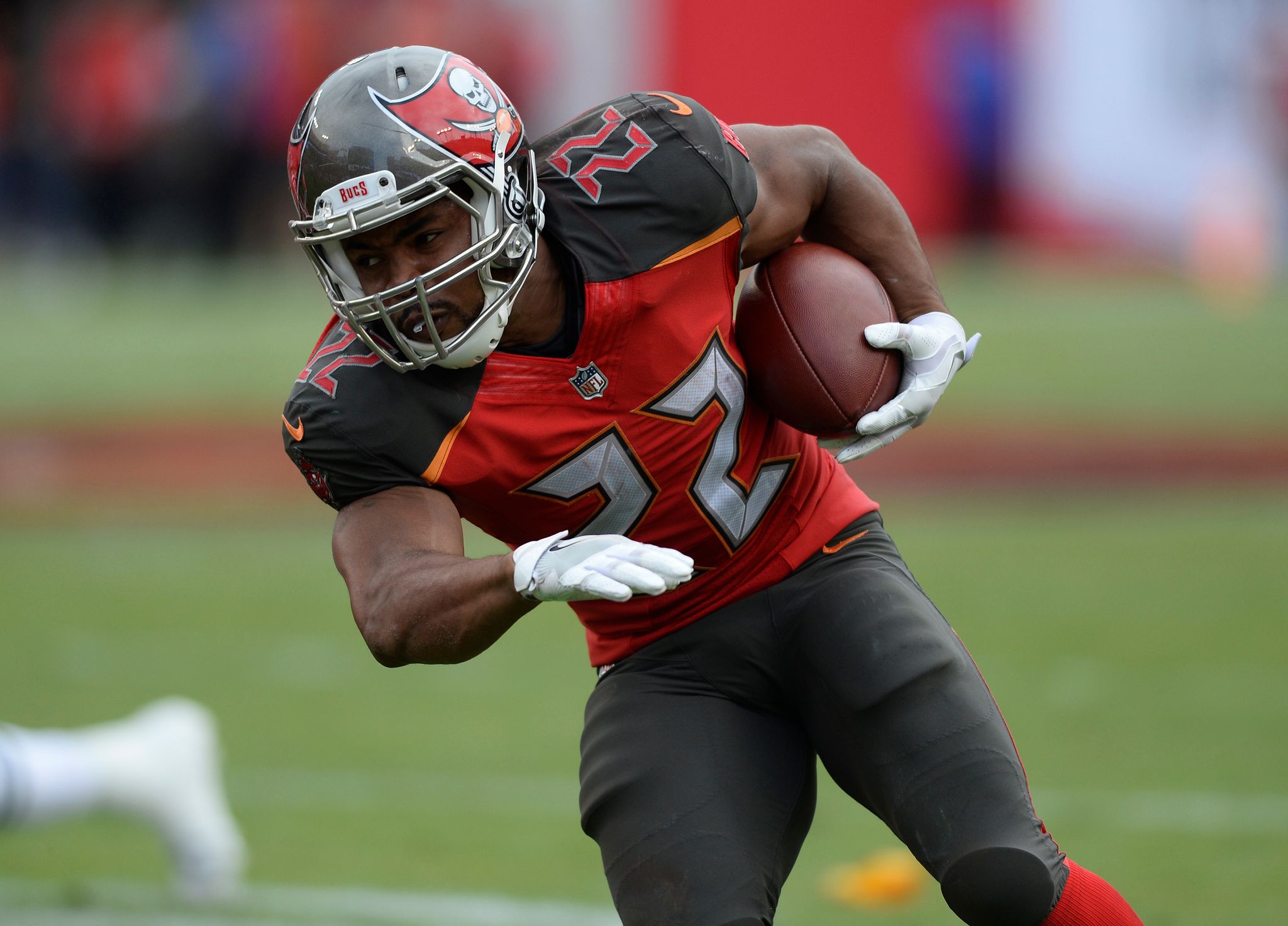 Former Buccaneers All-Pro running back Doug Martin dies at 36