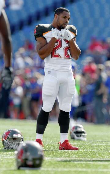 Former Buccaneers All-Pro running back Doug Martin dies at 36