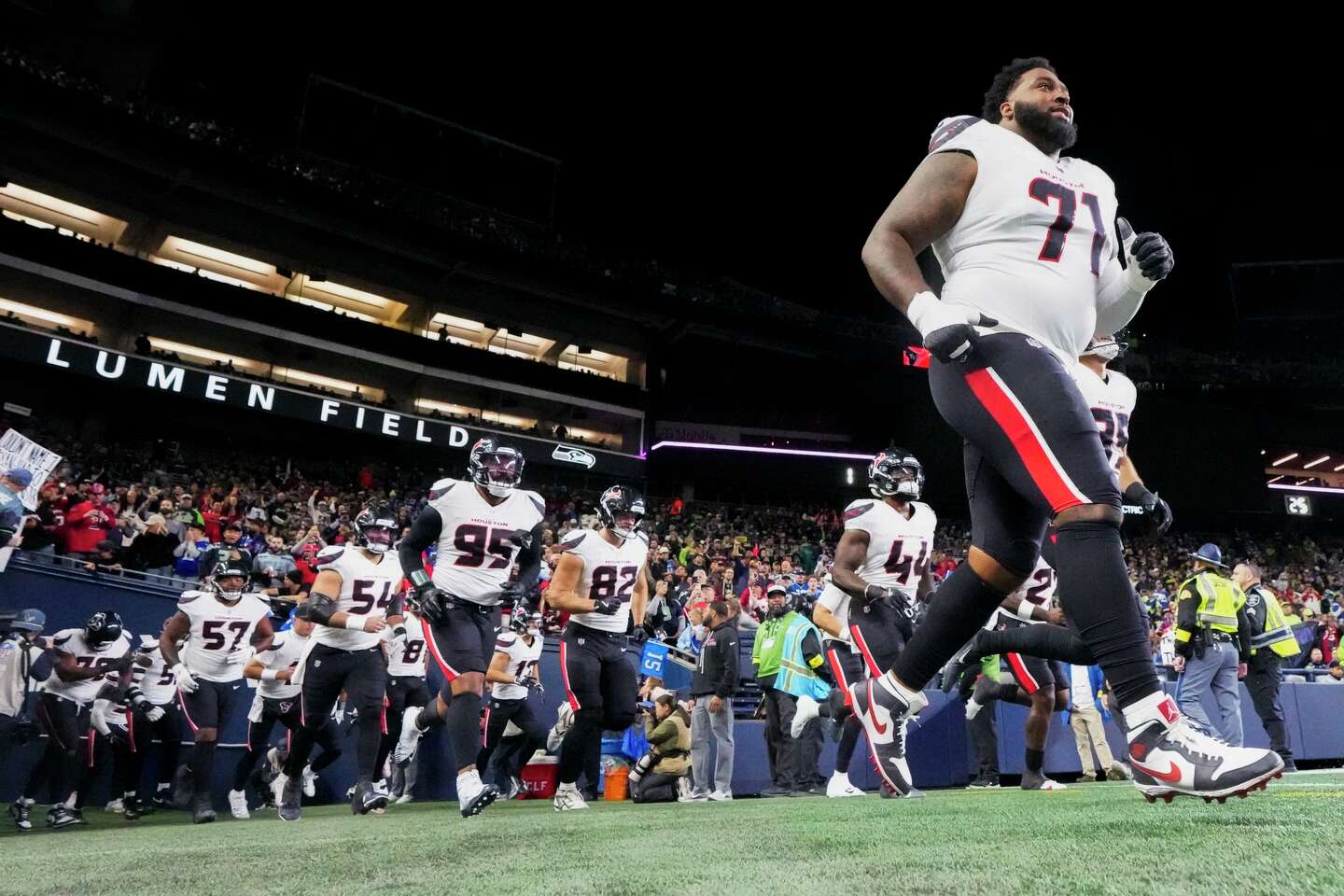Houston Texans lineman Tytus Howard embraces his versatility