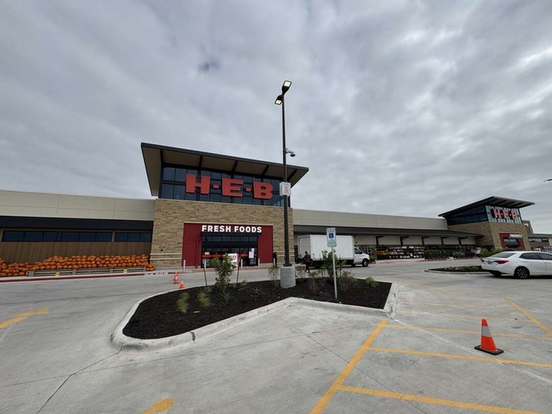 H-E-B finally opens first store in Manor outside of Austin