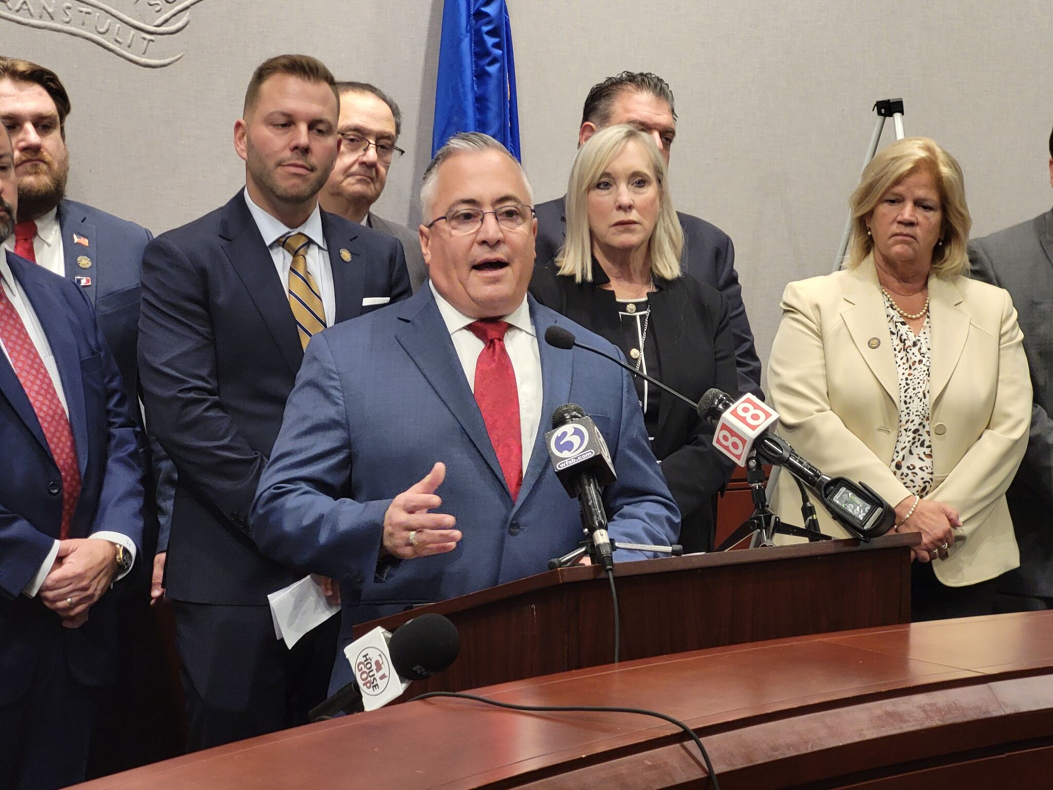 Bridgeport school district brings back kindergarten paraprofessionals