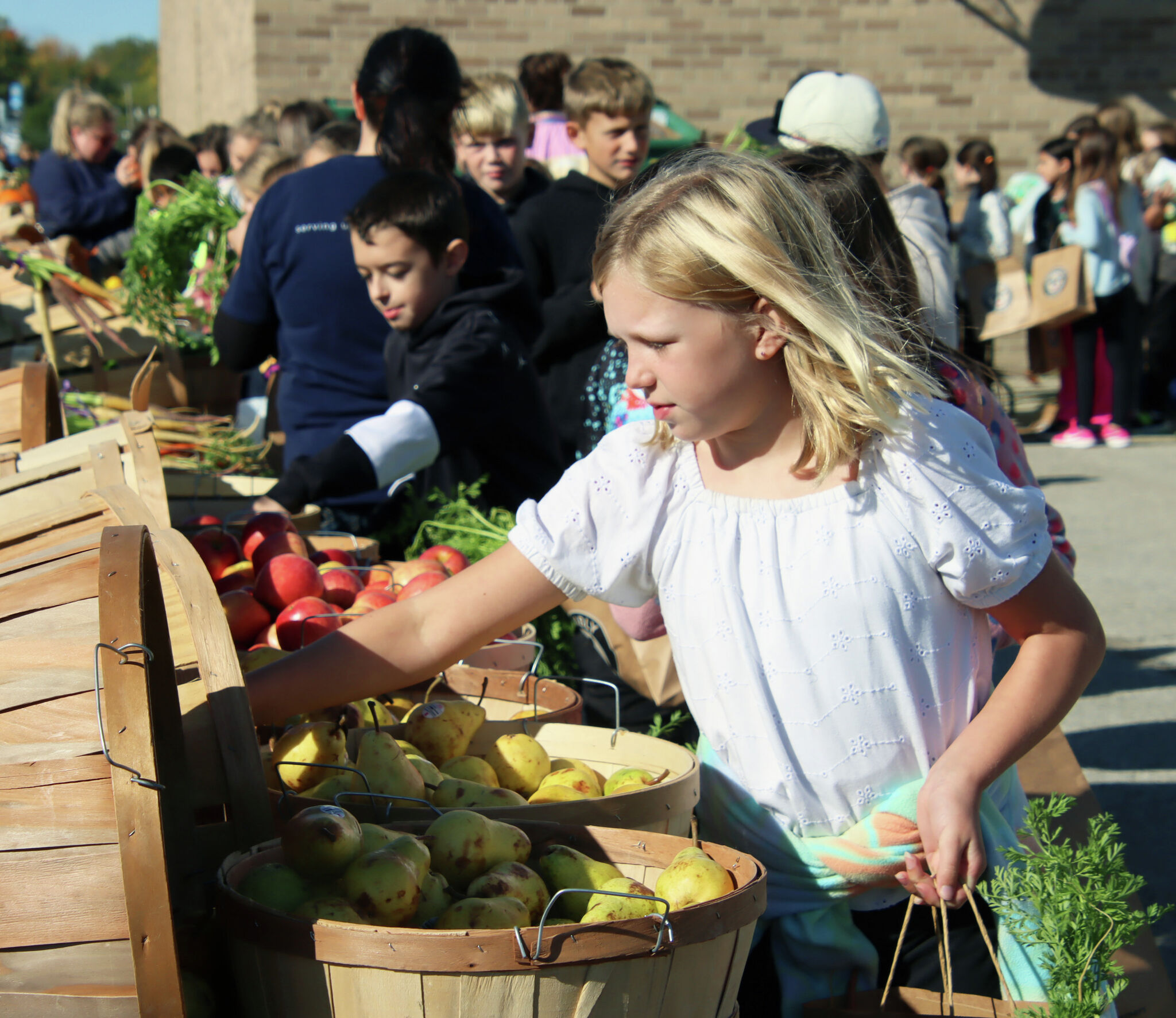 Freeland students explore healthy eating at school Farmers Market