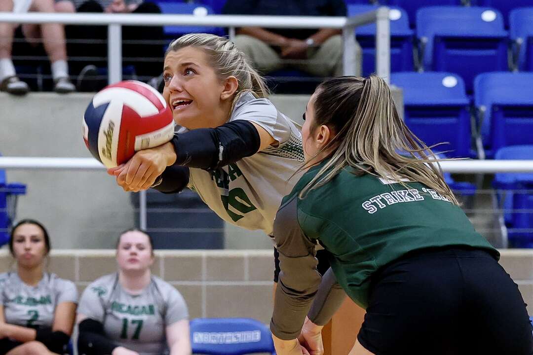 Kennedy Crider leads Reagan over Clark to clinch district title