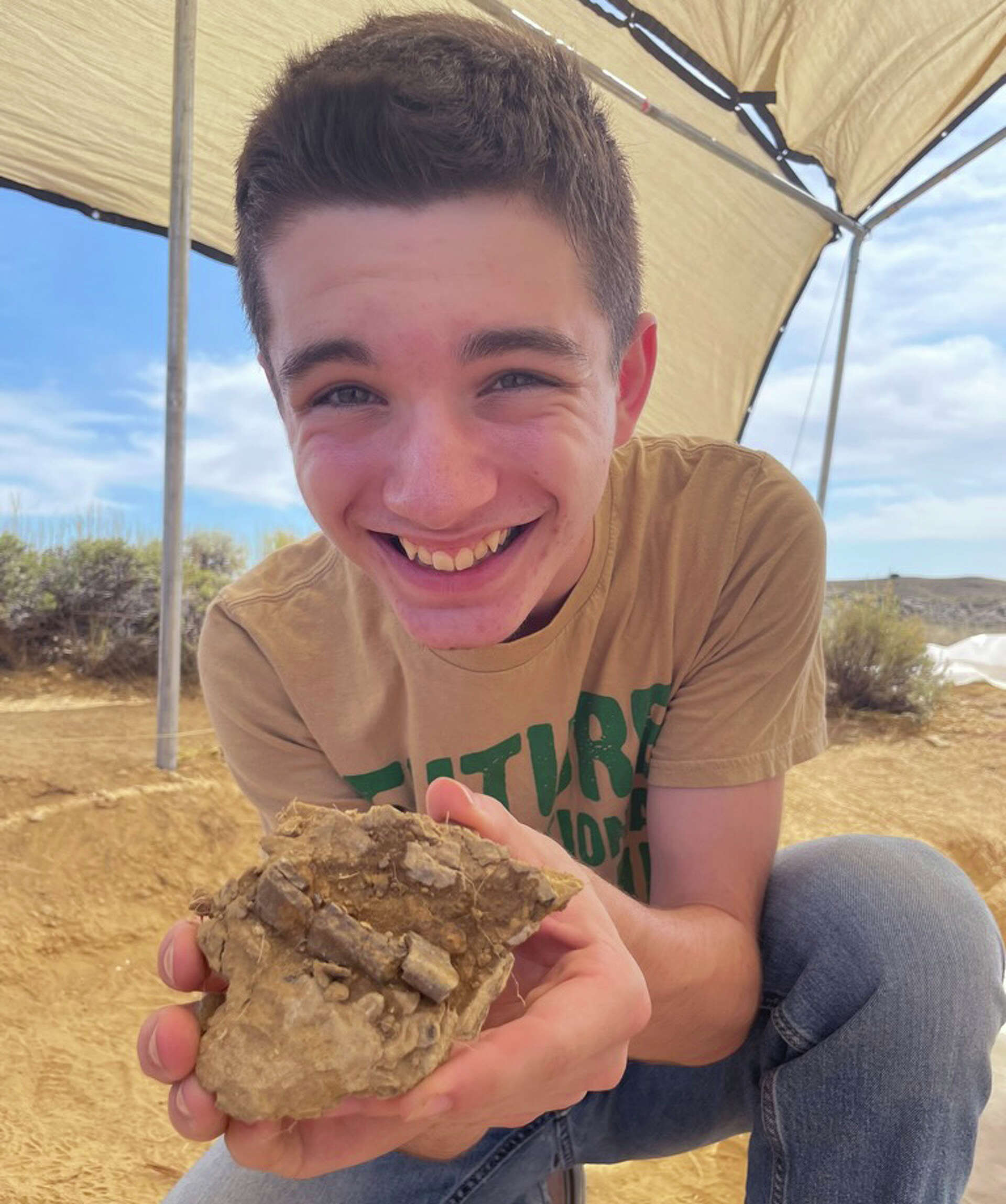 Southington teen finds dinosaur bone on first day of Montana dig