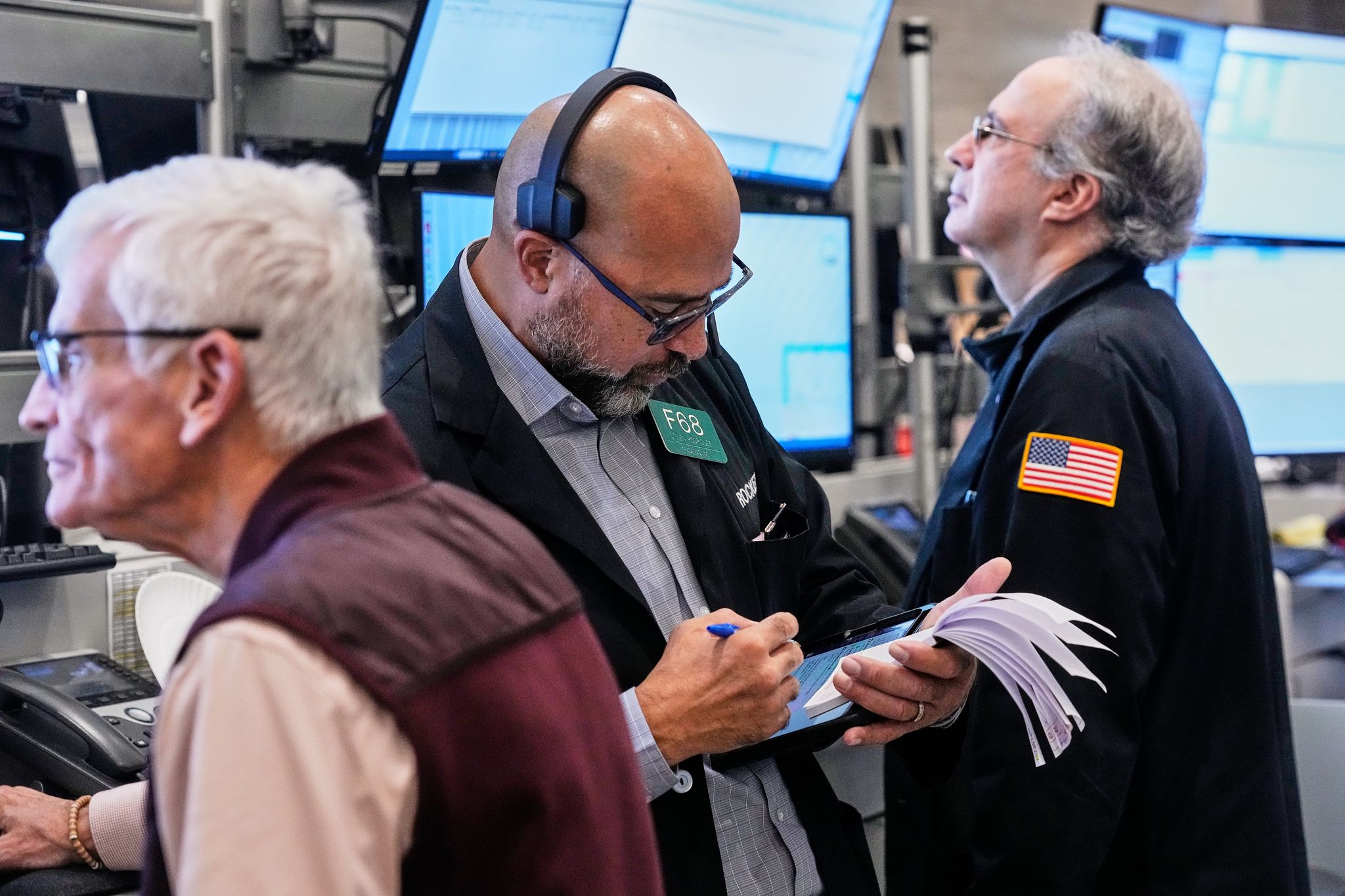 US stocks and gold sink, while meme stocks swerve, as momentum reverses ...