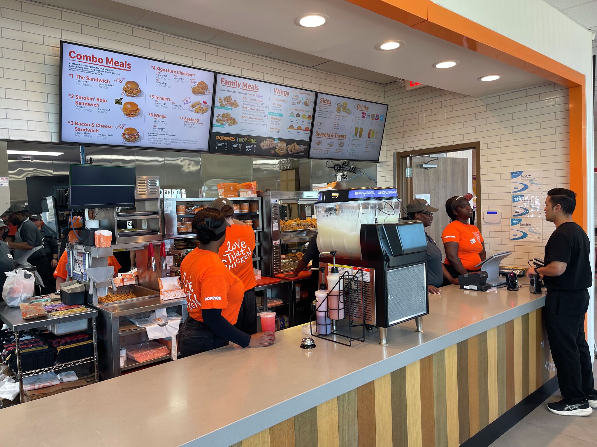 Nederland's Popeyes is first to reopen in local store relaunch