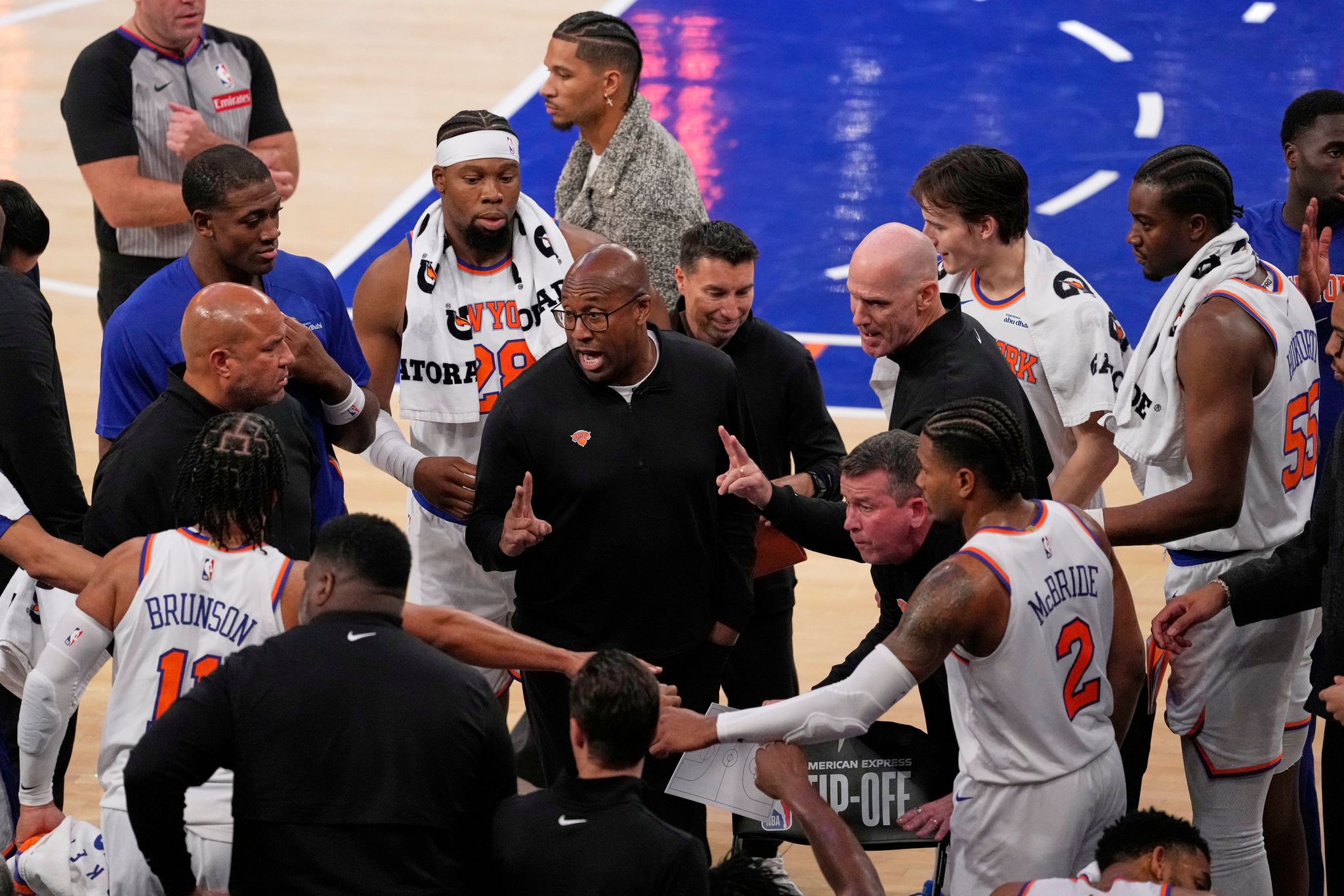 Mike Brown gets a win and a hug from Spike Lee in his first game as ...