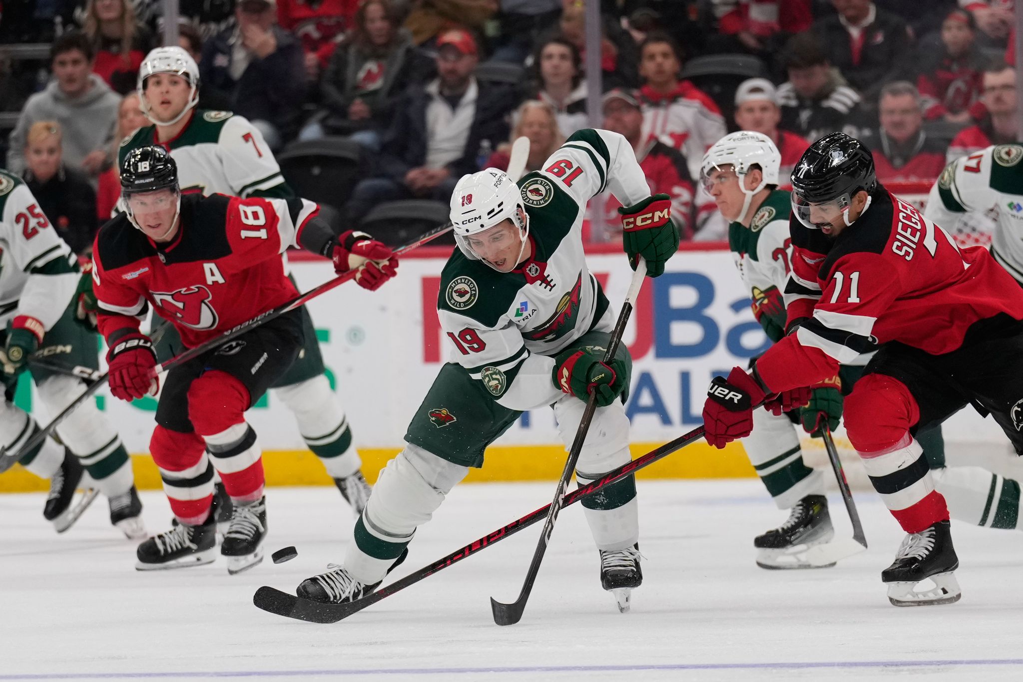 Nico Daws makes 29 saves, Devils beat Wild for 6th straight victory