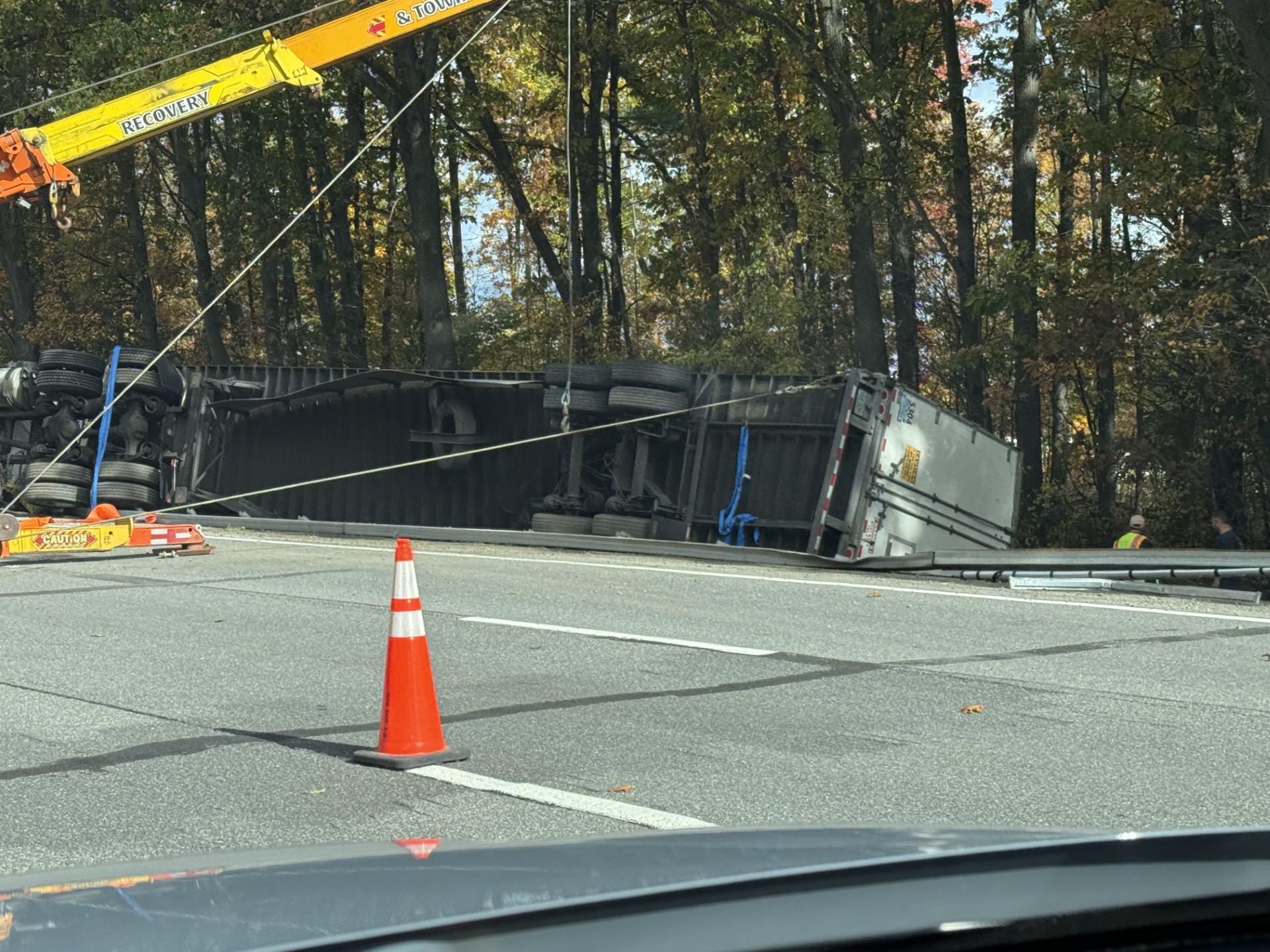 Tractor-trailer overturns, closing traffic on I-87 in Clifton Park