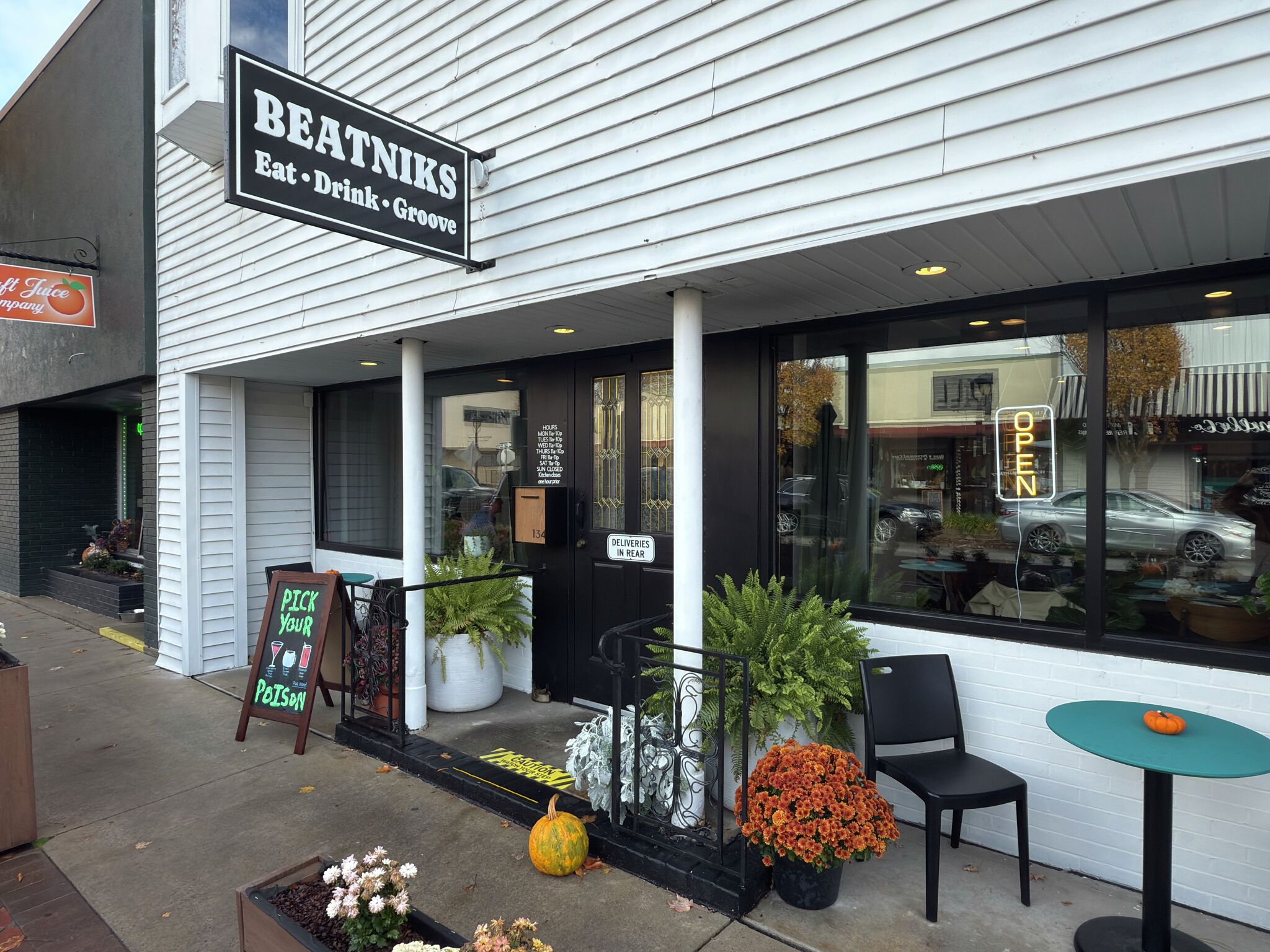 Ex-WNEM anchor David Custer wins jury-trial bid; case heads to trial