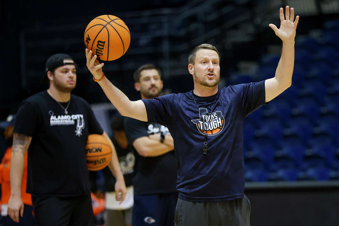 UTSA enters Claunch's second season with another rebuilt roster