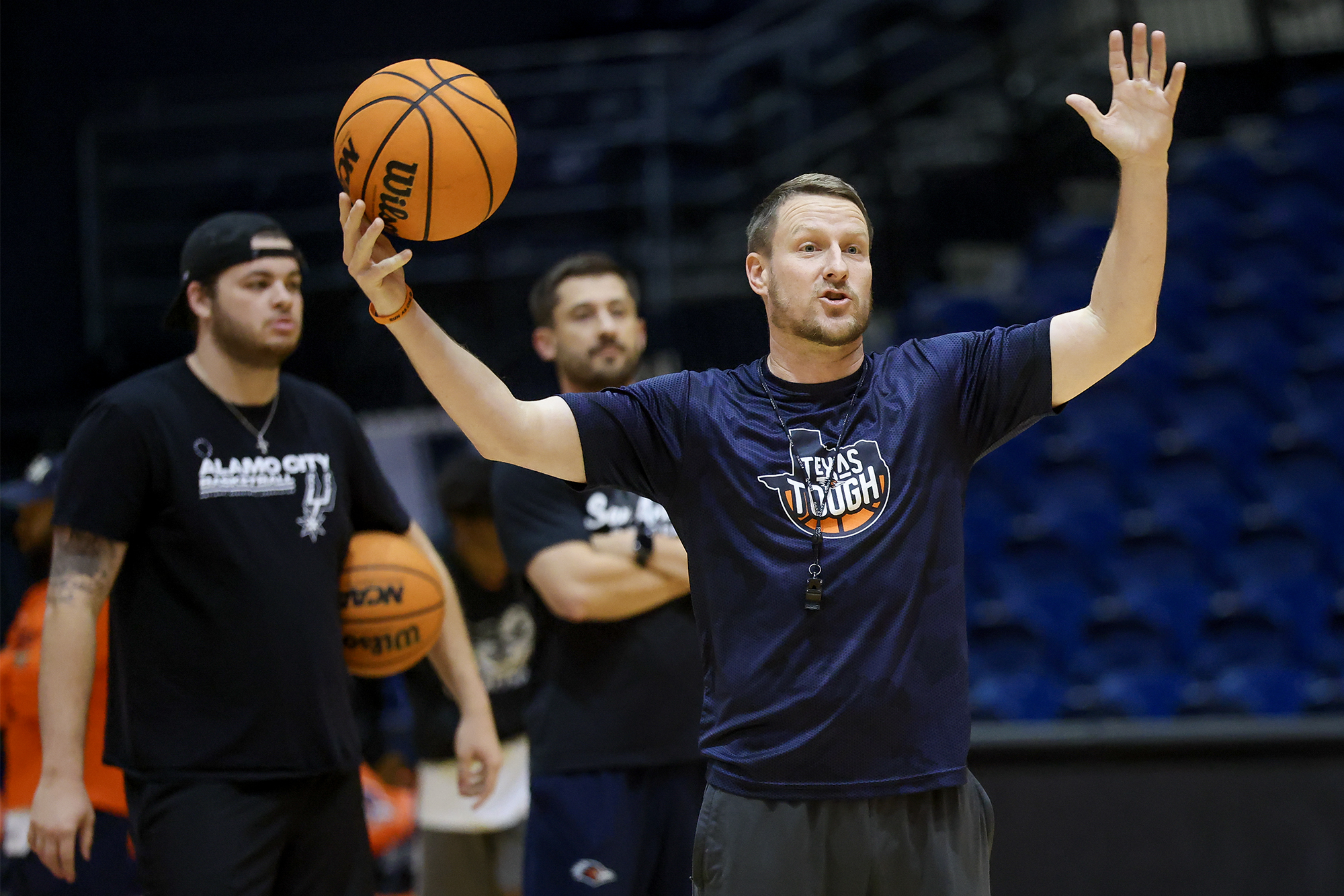 UTSA basketball falls behind early in loss at Texas State