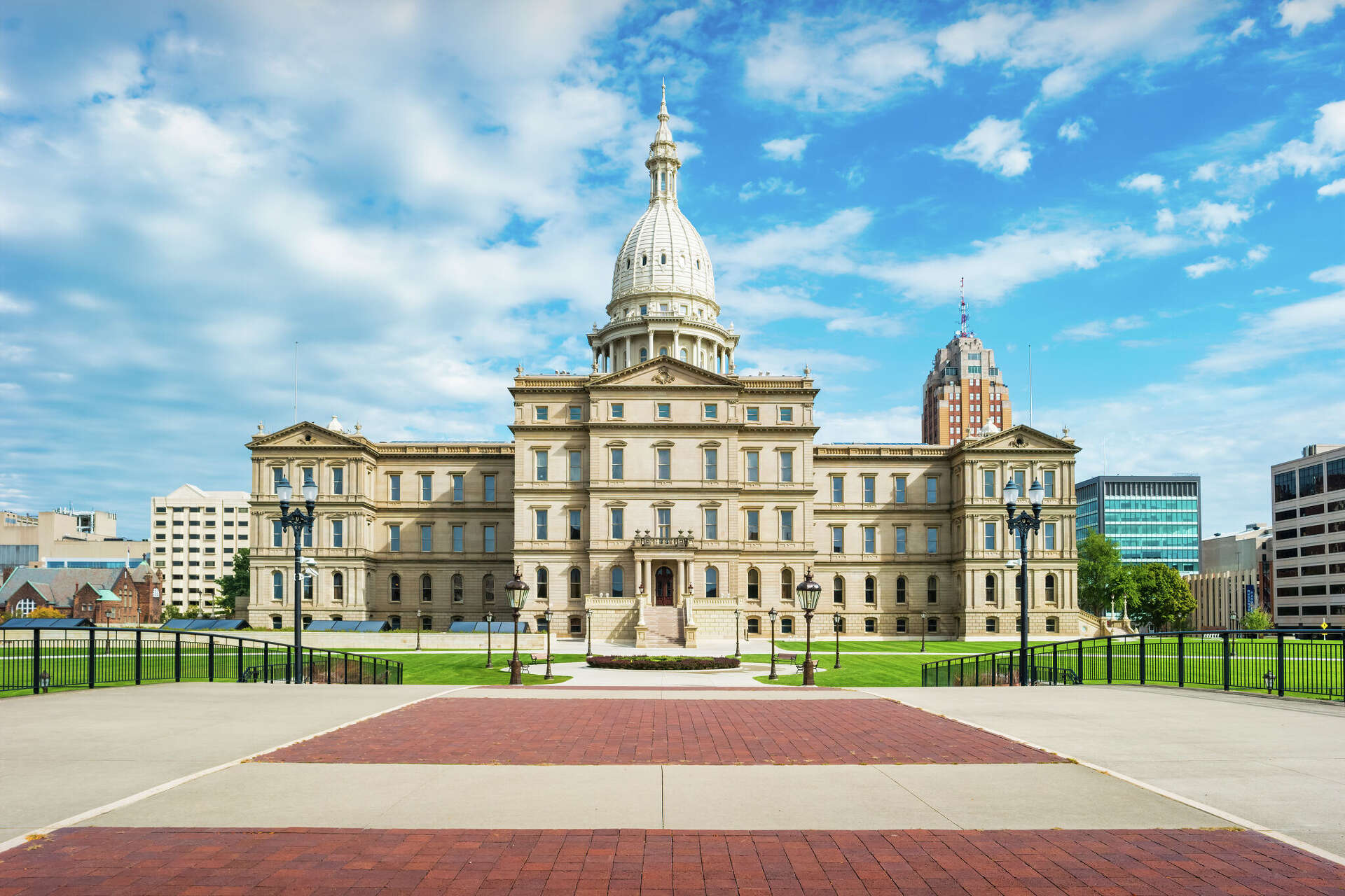 Michigan bills would add mobile driver’s licenses, digital IDs
